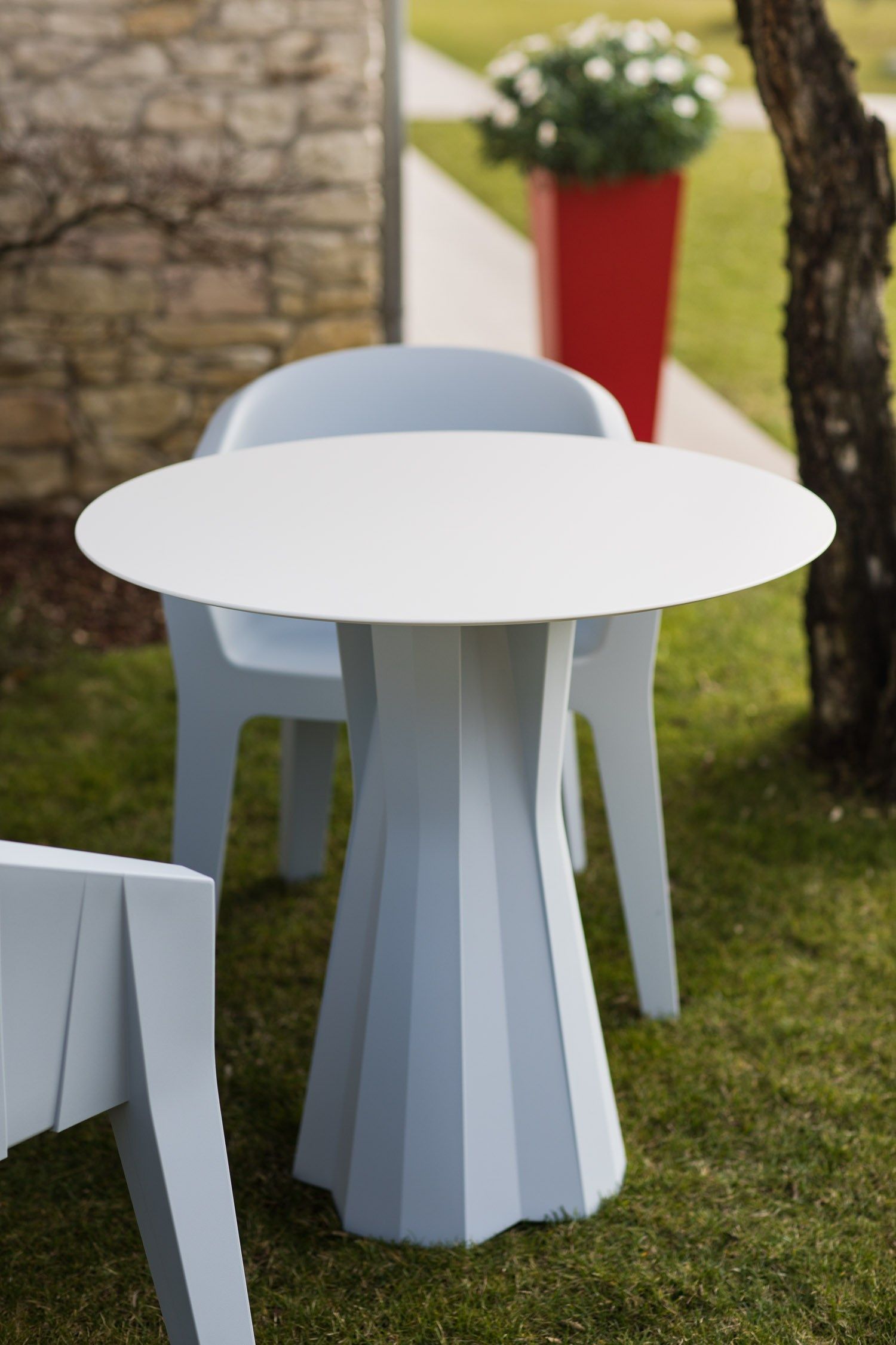 Tisch aus Polyethylen FROZEN DINING TABLE By Plust Design Matteo Ragni ...