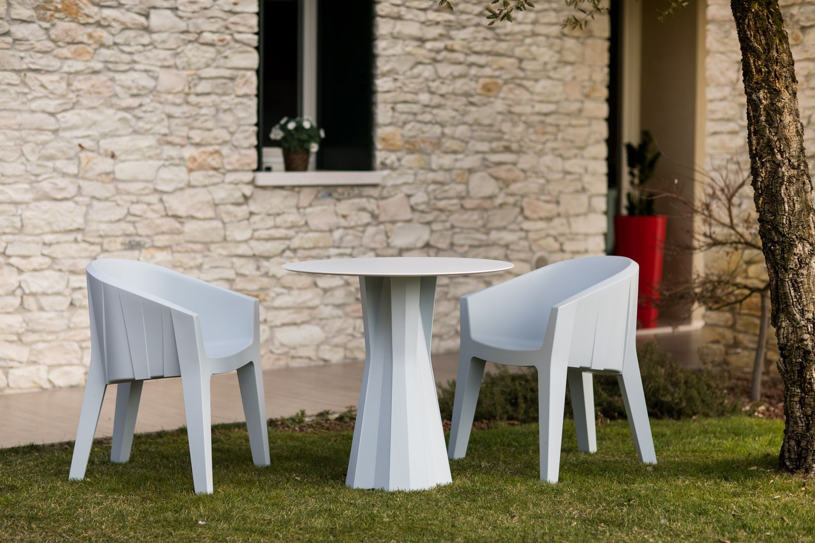 Tisch aus Polyethylen FROZEN DINING TABLE By Plust Design Matteo Ragni ...