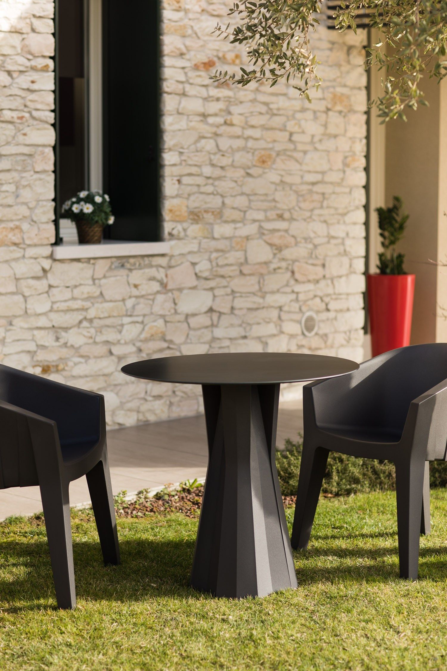 Tisch aus Polyethylen FROZEN DINING TABLE By Plust Design Matteo Ragni ...