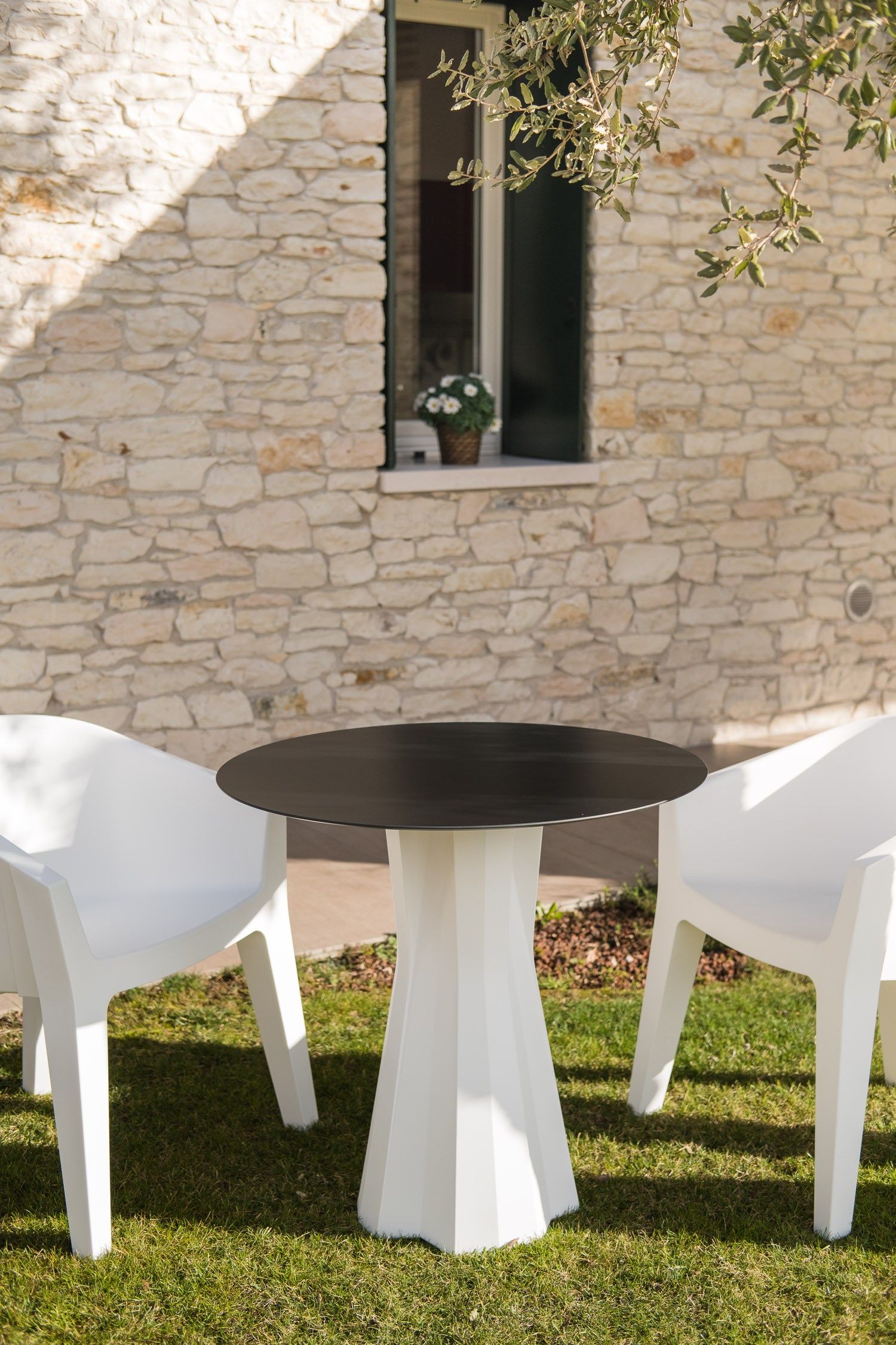 Tisch aus Polyethylen FROZEN DINING TABLE By Plust Design Matteo Ragni ...