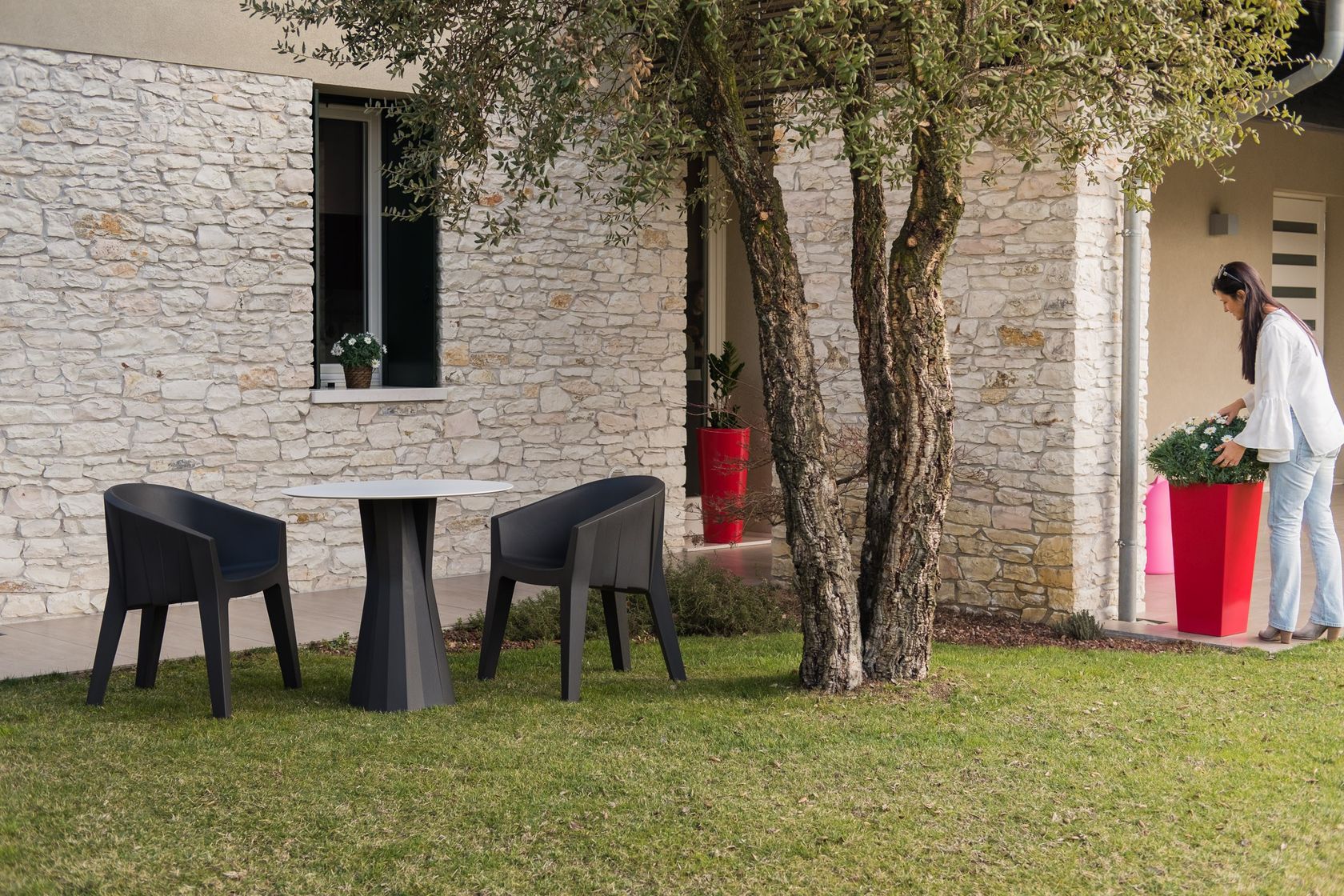 Tisch aus Polyethylen FROZEN DINING TABLE By Plust Design Matteo Ragni ...