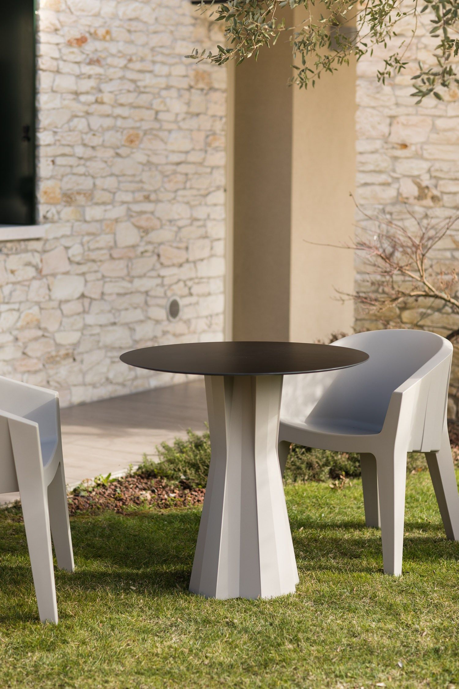 Tisch aus Polyethylen FROZEN DINING TABLE By Plust Design Matteo Ragni ...