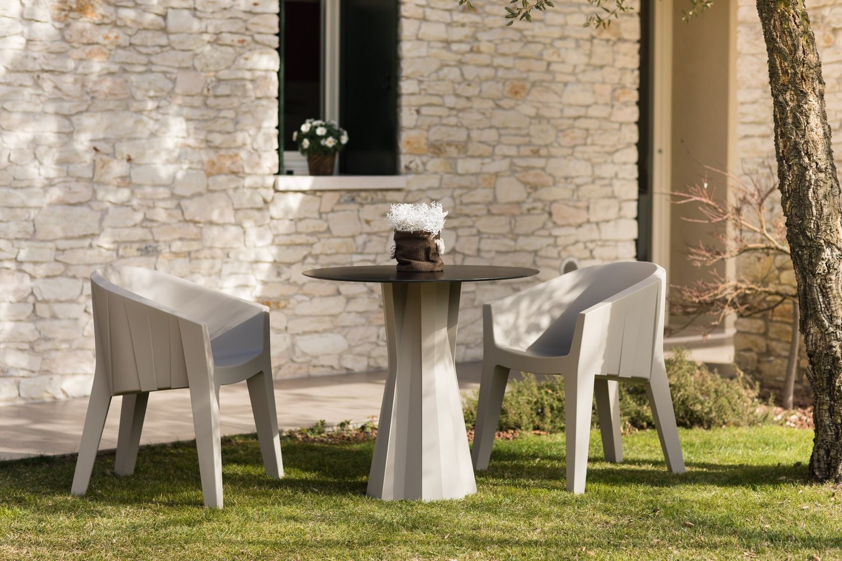 Tisch aus Polyethylen FROZEN DINING TABLE By Plust Design Matteo Ragni ...