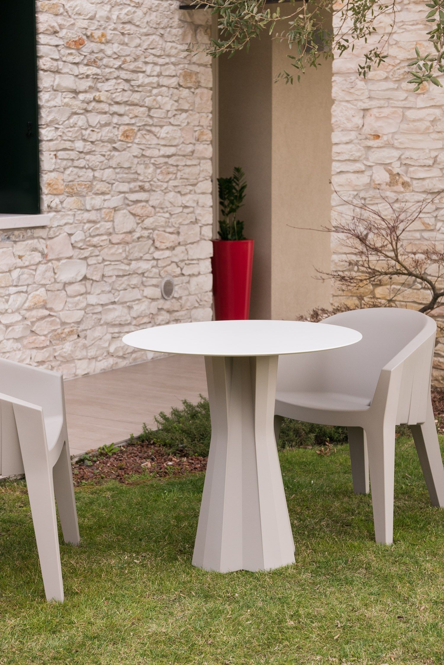Tisch aus Polyethylen FROZEN DINING TABLE By Plust Design Matteo Ragni ...