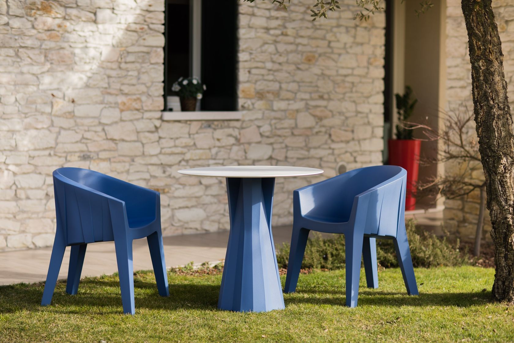 Tisch aus Polyethylen FROZEN DINING TABLE By Plust Design Matteo Ragni ...