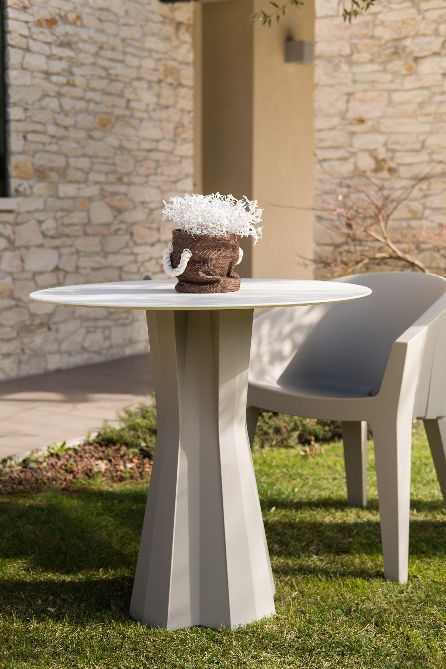 Tisch aus Polyethylen FROZEN DINING TABLE By Plust Design Matteo Ragni ...