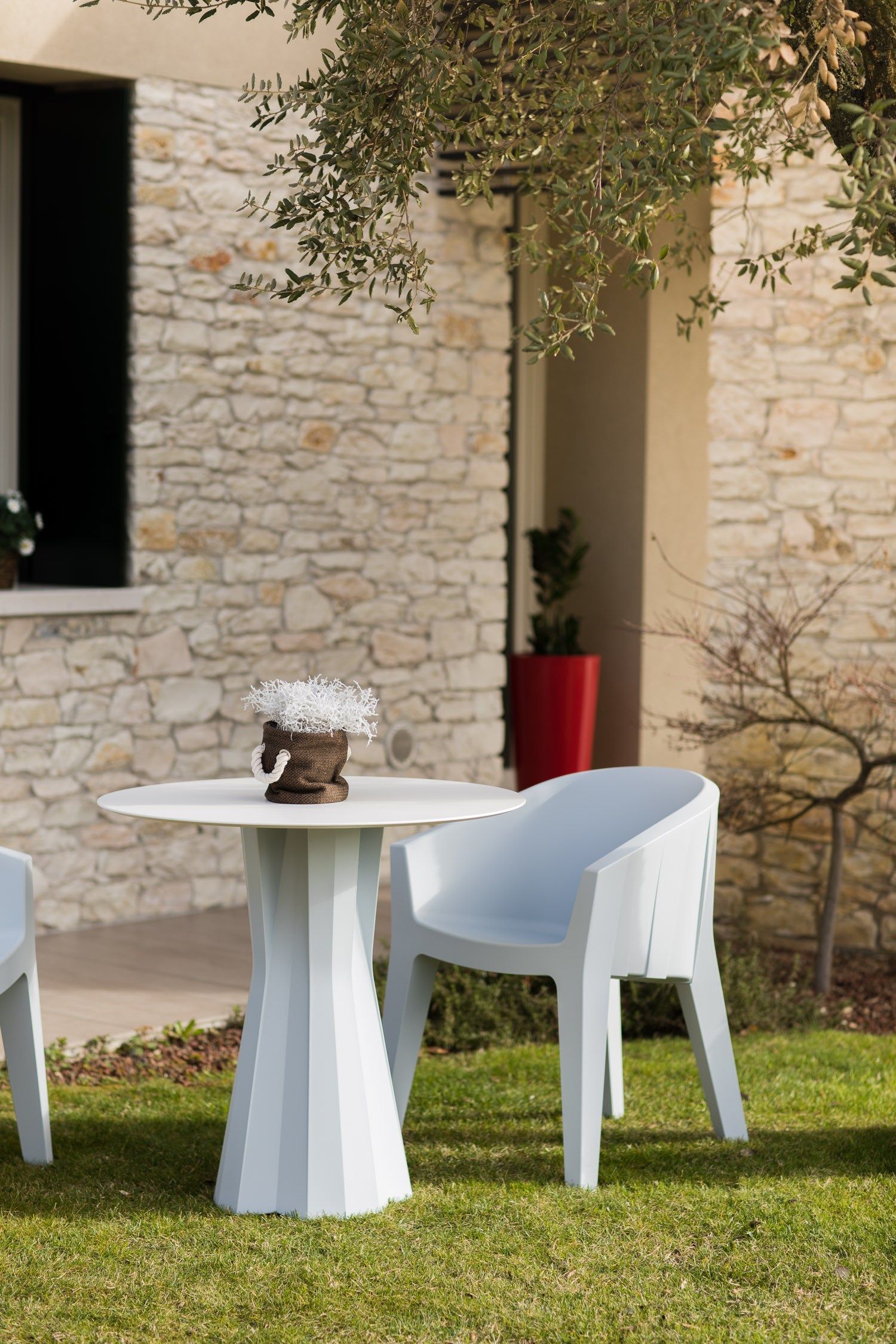 Tisch aus Polyethylen FROZEN DINING TABLE By Plust Design Matteo Ragni, Maurizio Prina