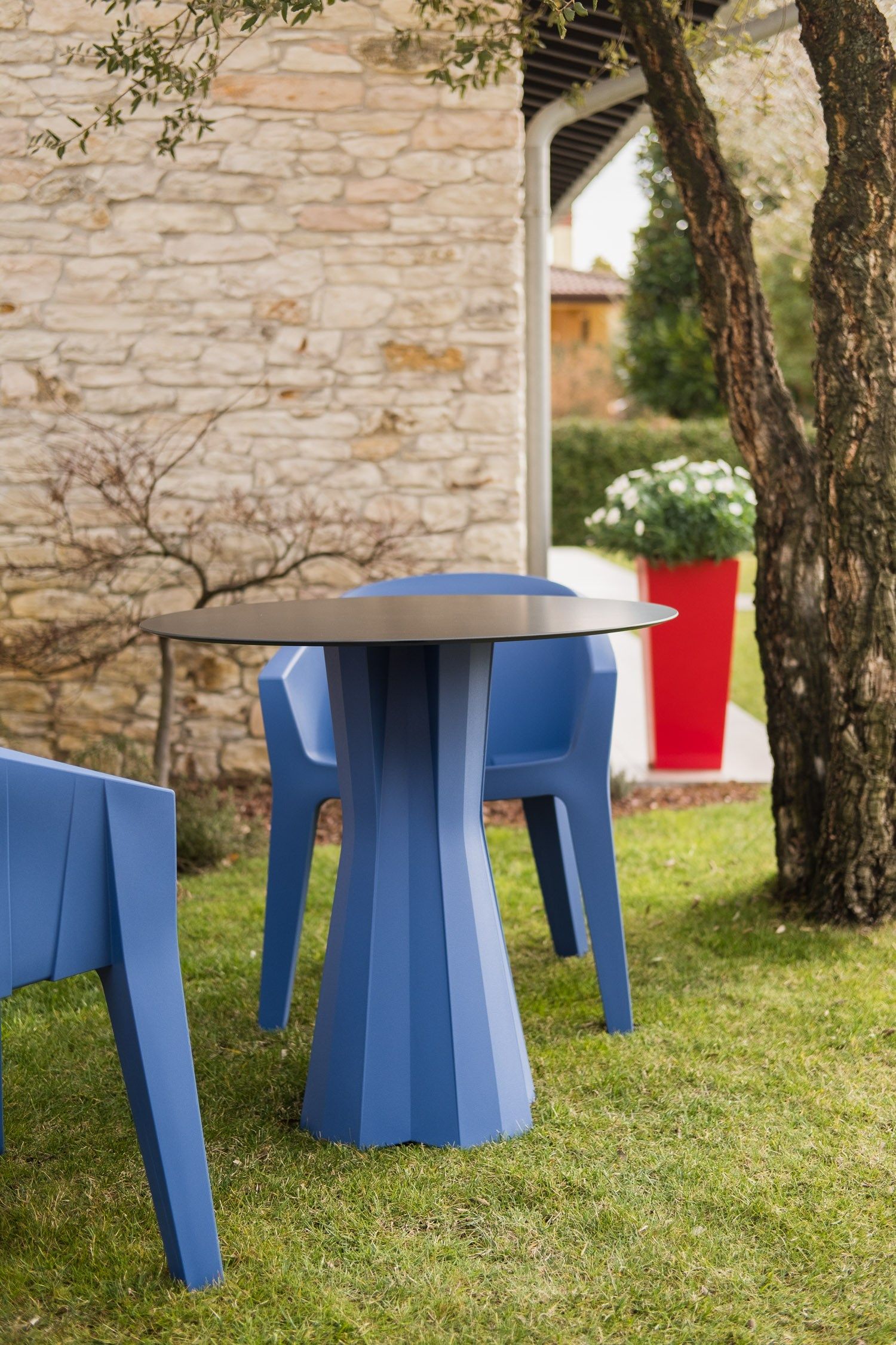 Tisch aus Polyethylen FROZEN DINING TABLE By Plust Design Matteo Ragni ...