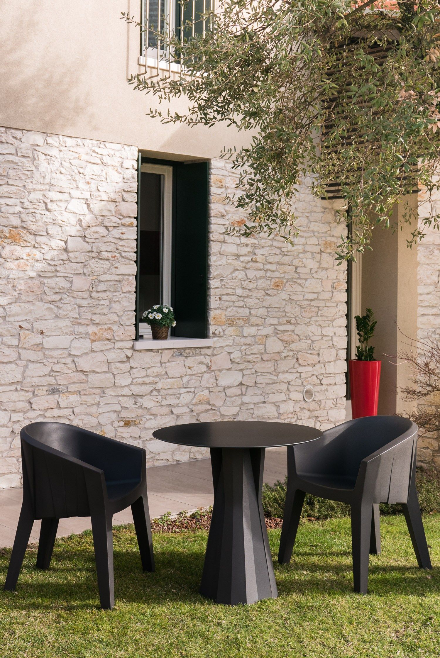 Tisch aus Polyethylen FROZEN DINING TABLE By Plust Design Matteo Ragni ...