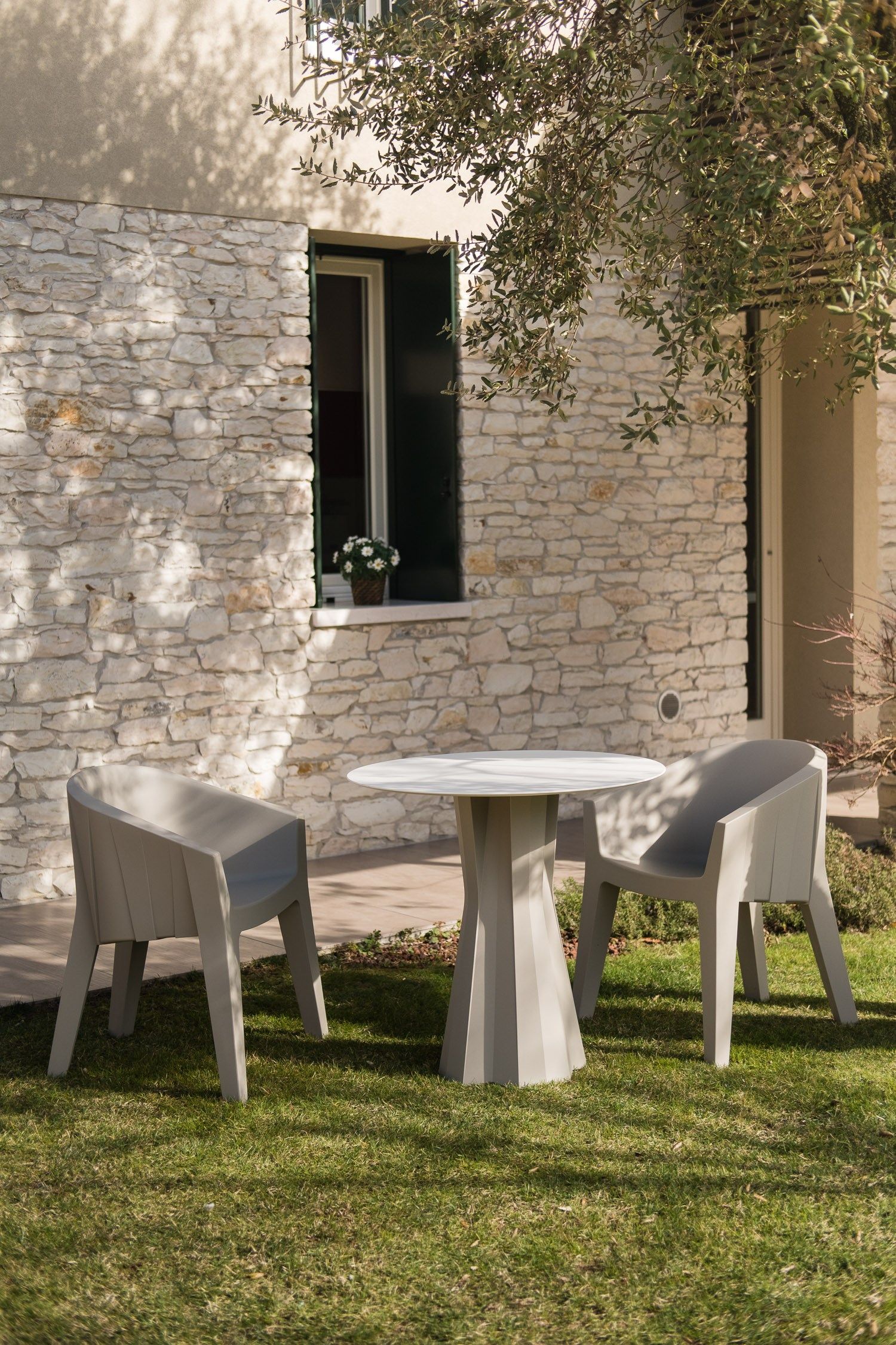 Tisch aus Polyethylen FROZEN DINING TABLE By Plust Design Matteo Ragni ...
