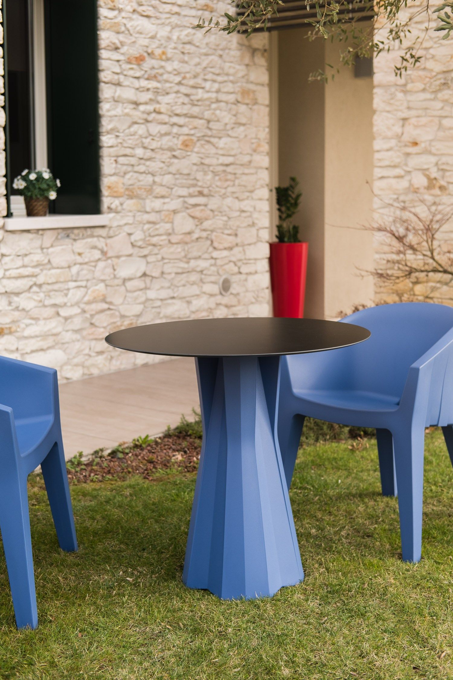 Tisch aus Polyethylen FROZEN DINING TABLE By Plust Design Matteo Ragni ...
