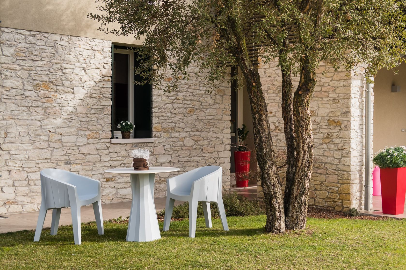 Tisch aus Polyethylen FROZEN DINING TABLE By Plust Design Matteo Ragni ...