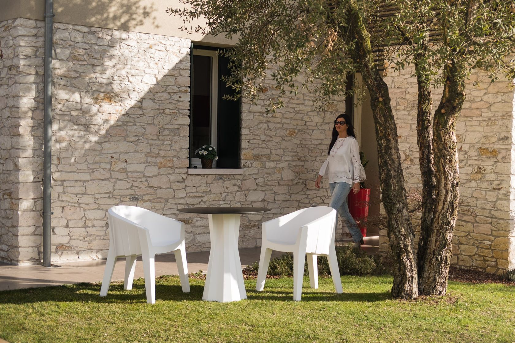Tisch aus Polyethylen FROZEN DINING TABLE By Plust Design Matteo Ragni ...