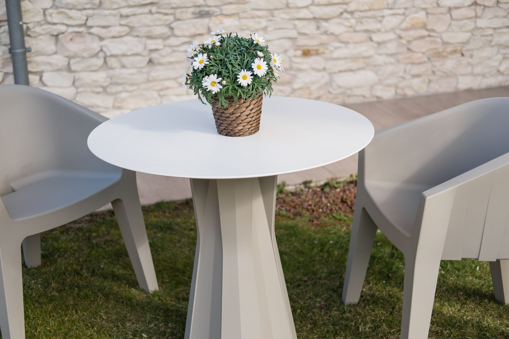 Tisch aus Polyethylen FROZEN DINING TABLE By Plust Design Matteo Ragni, Maurizio Prina