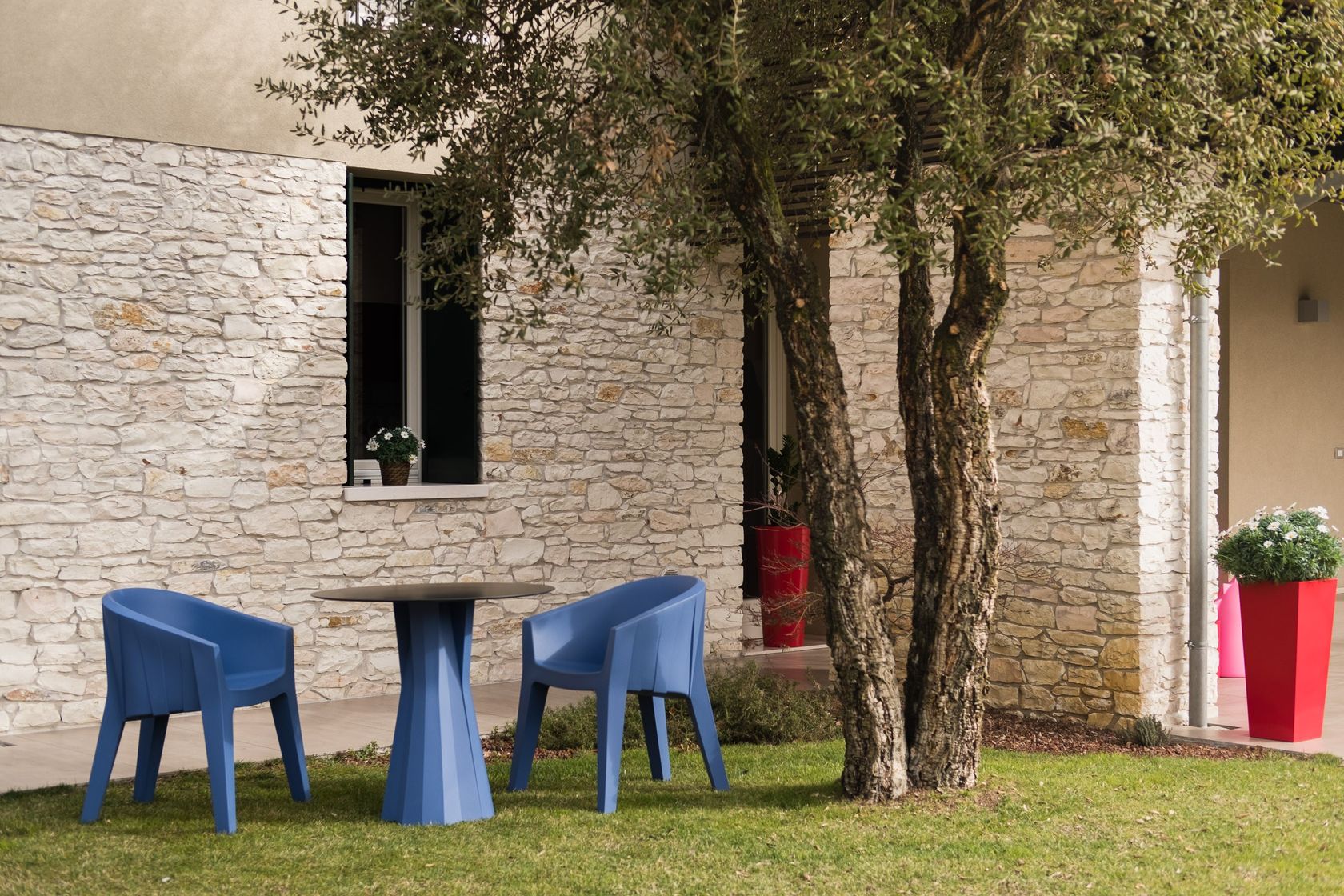 Tisch aus Polyethylen FROZEN DINING TABLE By Plust Design Matteo Ragni ...