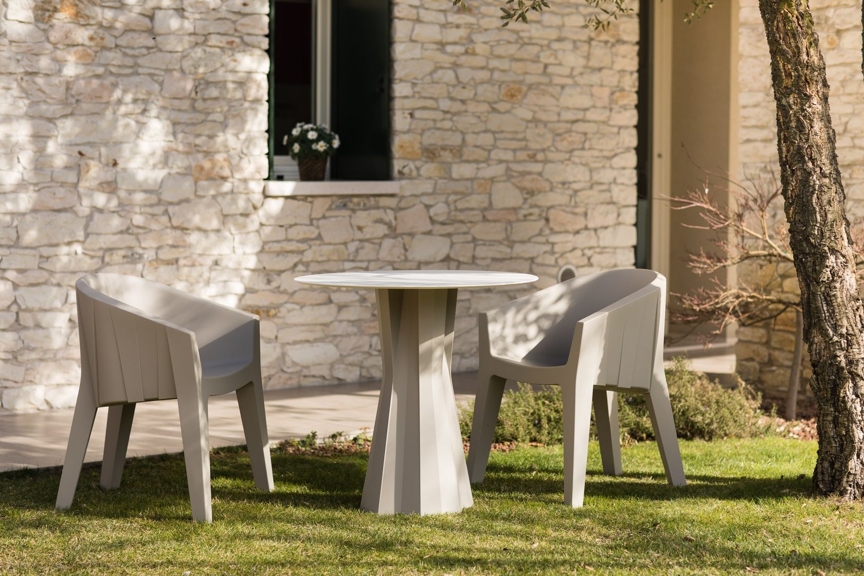 Tisch aus Polyethylen FROZEN DINING TABLE By Plust Design Matteo Ragni ...