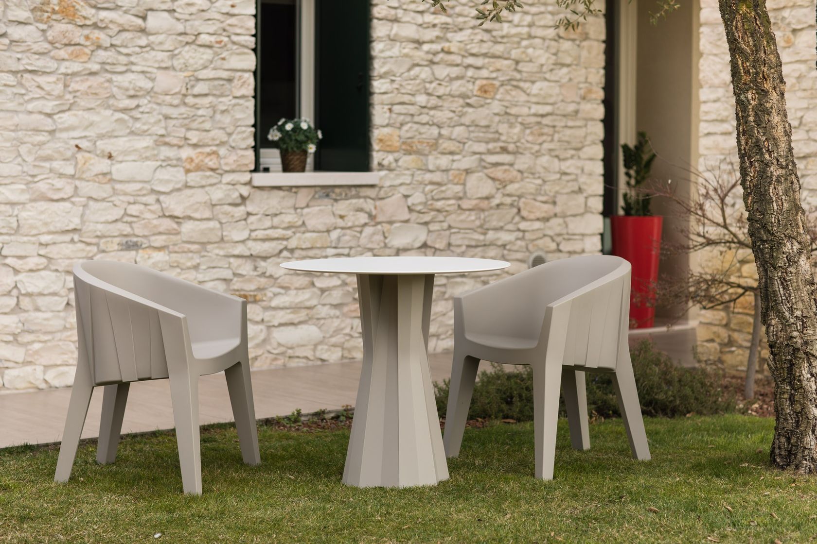 Tisch aus Polyethylen FROZEN DINING TABLE By Plust Design Matteo Ragni ...