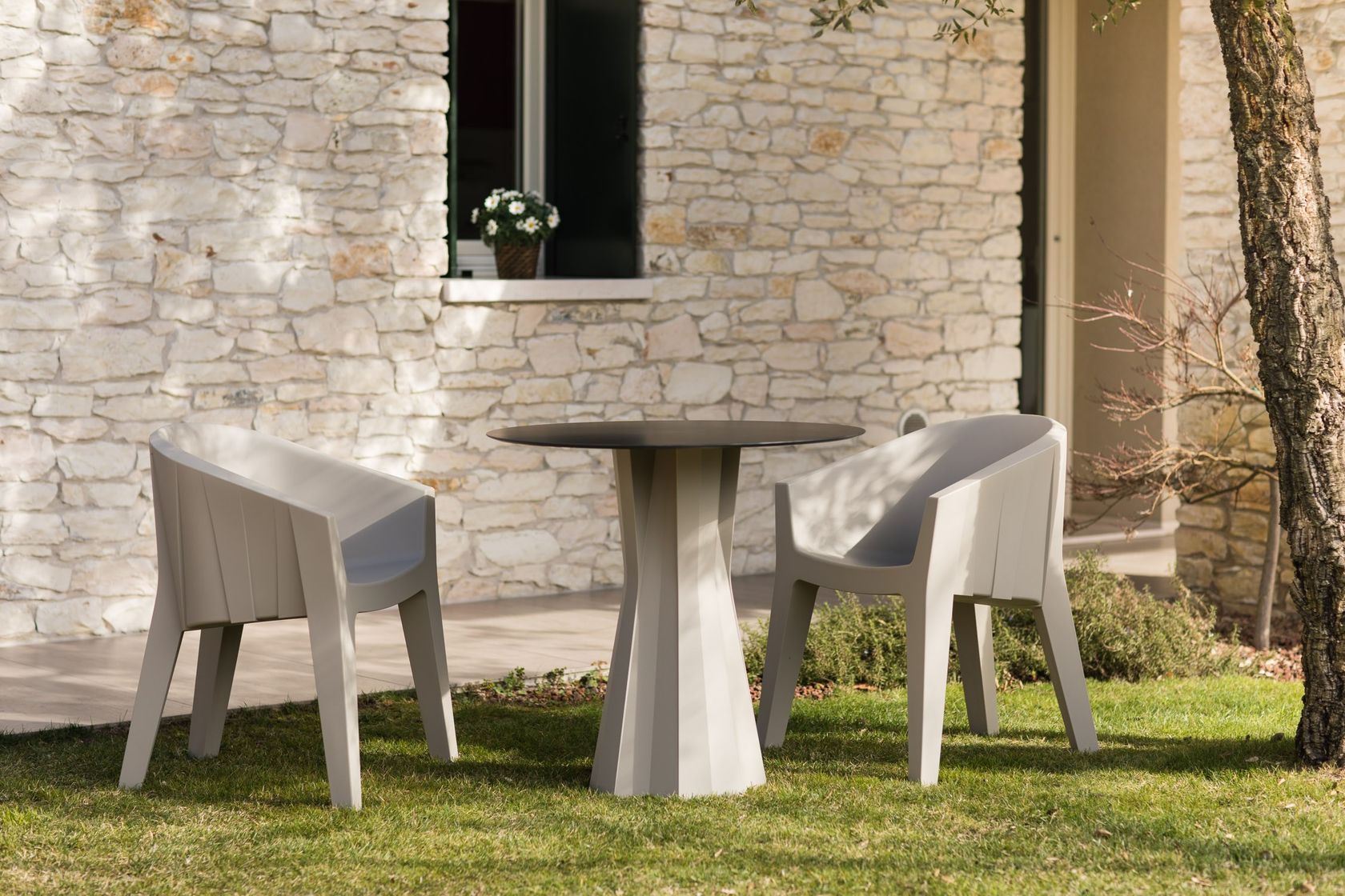 Tisch aus Polyethylen FROZEN DINING TABLE By Plust Design Matteo Ragni, Maurizio Prina
