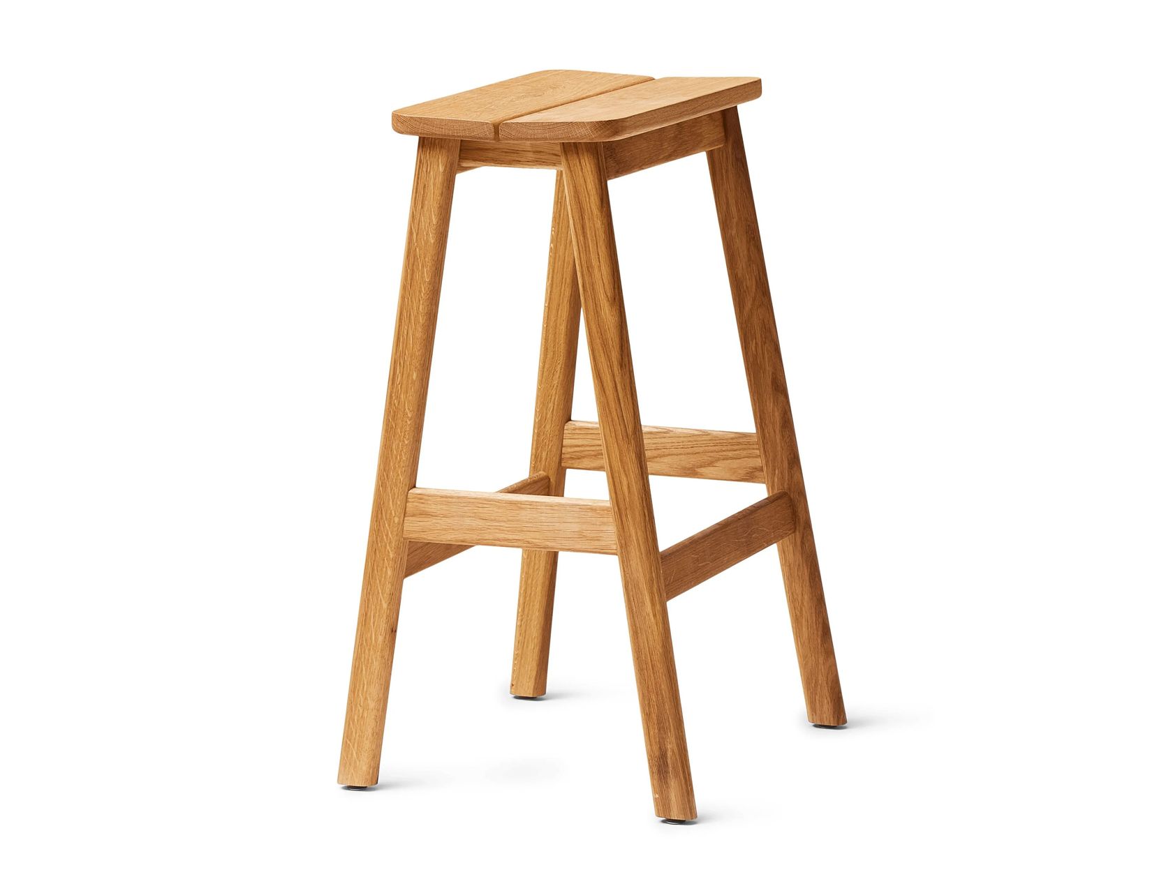 ANGLE STANDARD 65 High oak stool with footrest By Form & Refine
