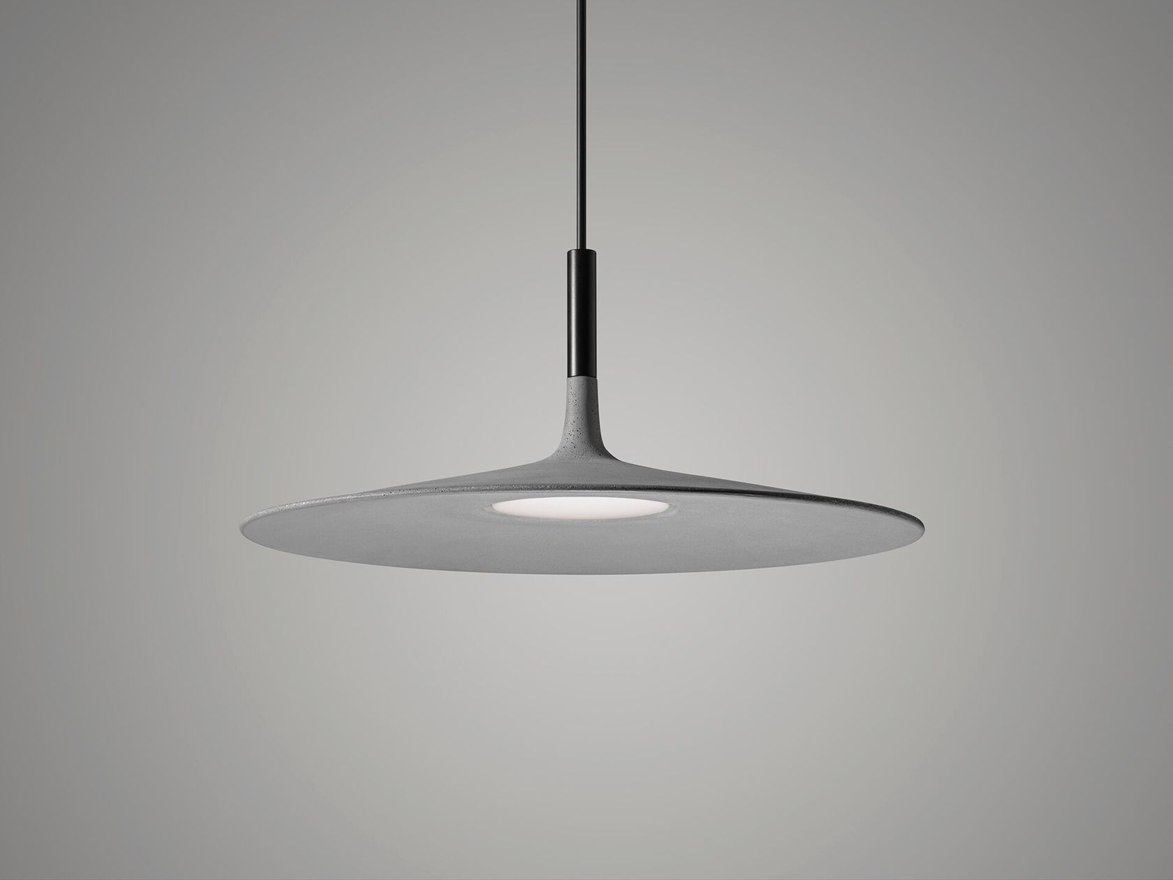 APLOMB LARGE Suspension LED en ciment By Foscarini | design LucidiPevere
