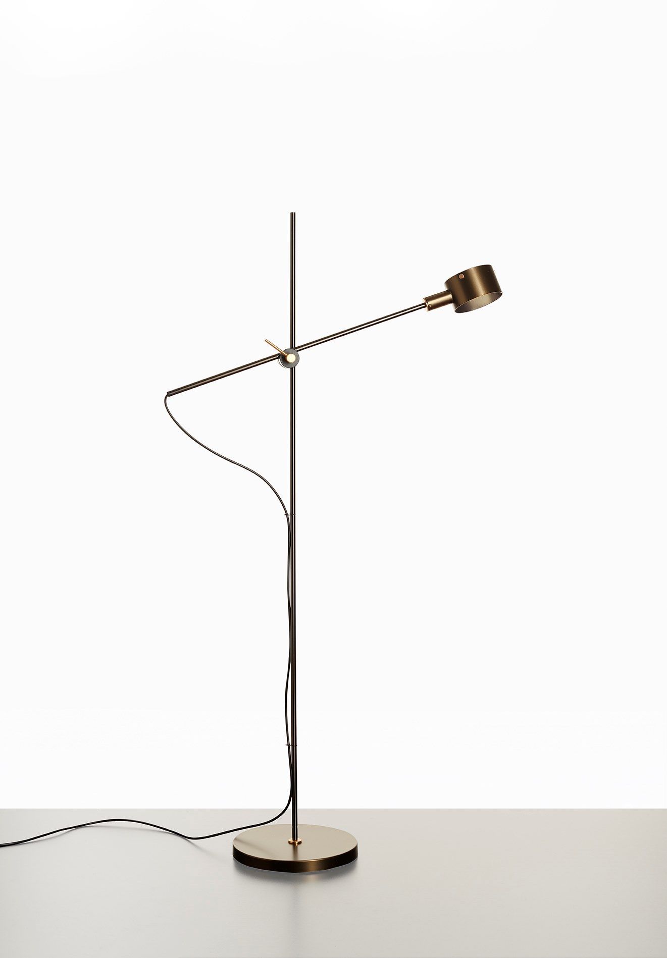 G.O. - 352 Floor lamp By Oluce | design Giuseppe Ostuni