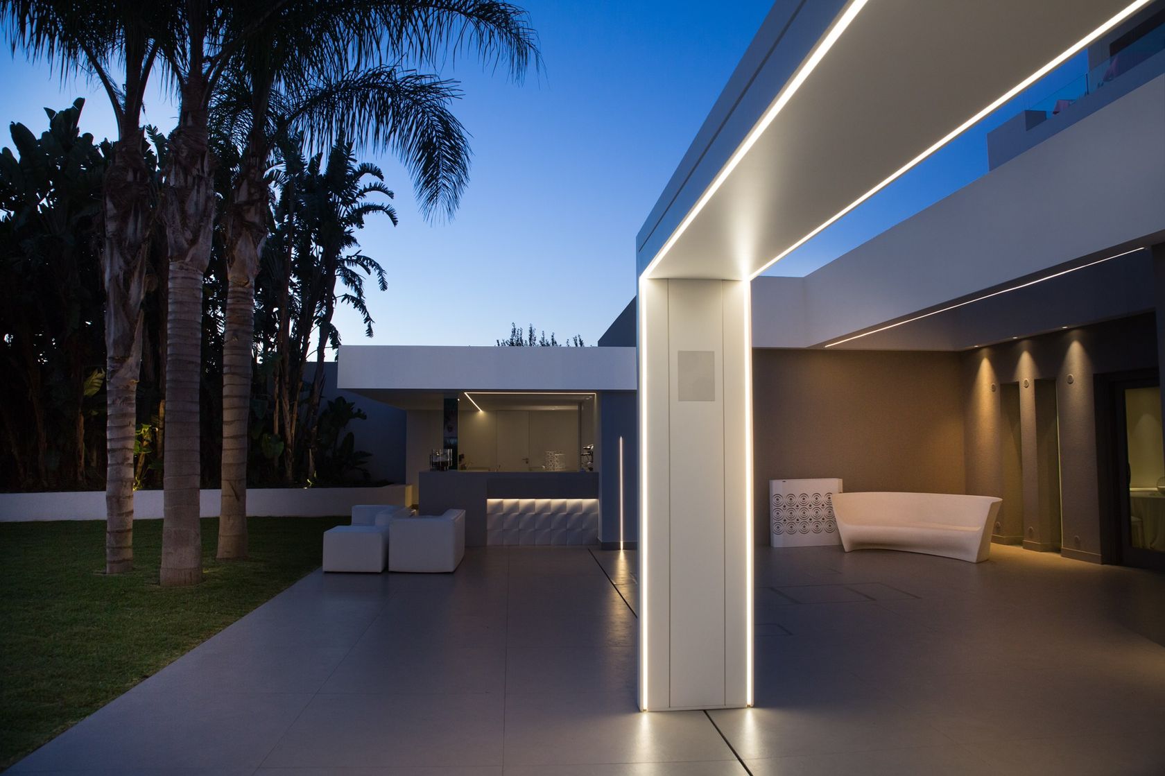 GATE SHADE Motorized freestanding Folding arm awning By UNOSIDER ...