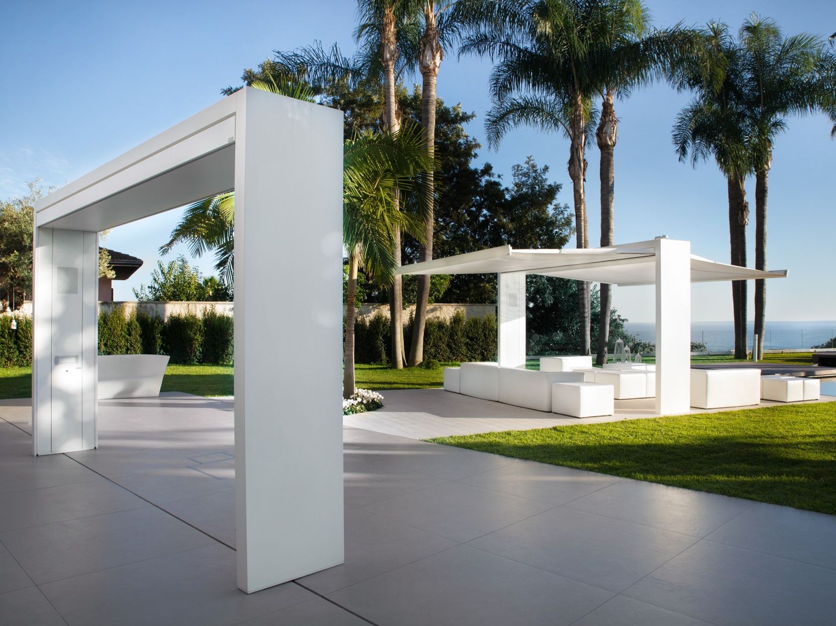 GATE SHADE Motorized freestanding Folding arm awning By UNOSIDER ...