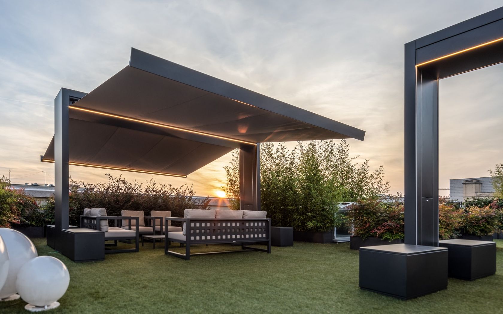 GATE SHADE Motorized freestanding Folding arm awning By UNOSIDER ...