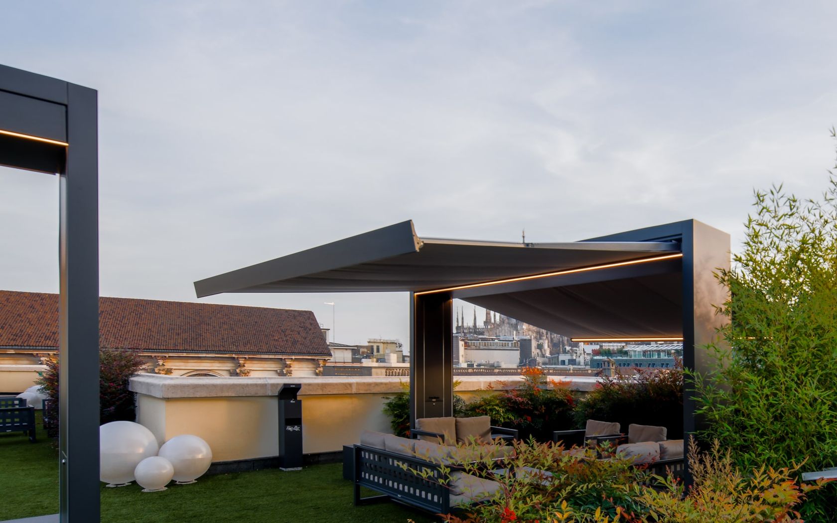 GATE SHADE Motorized freestanding Folding arm awning By UNOSIDER ...