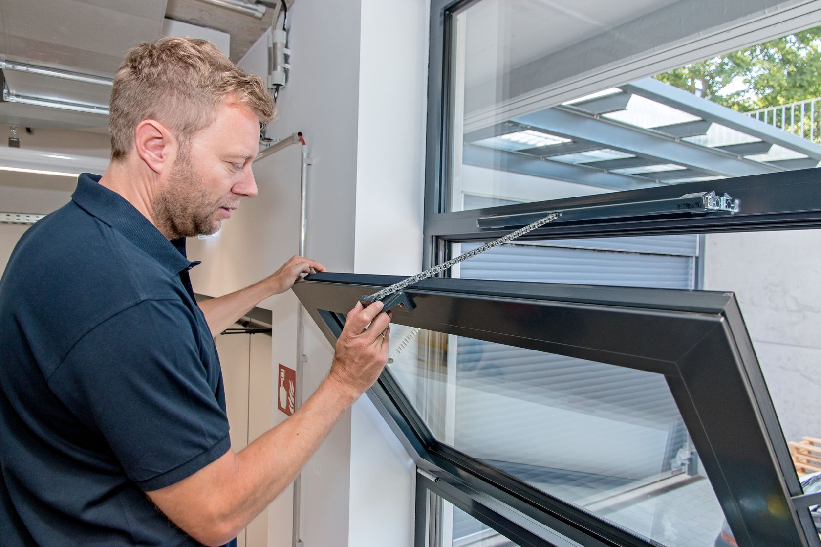 GEZE SLIMCHAIN 230 V Natural ventilation hse By GEZE