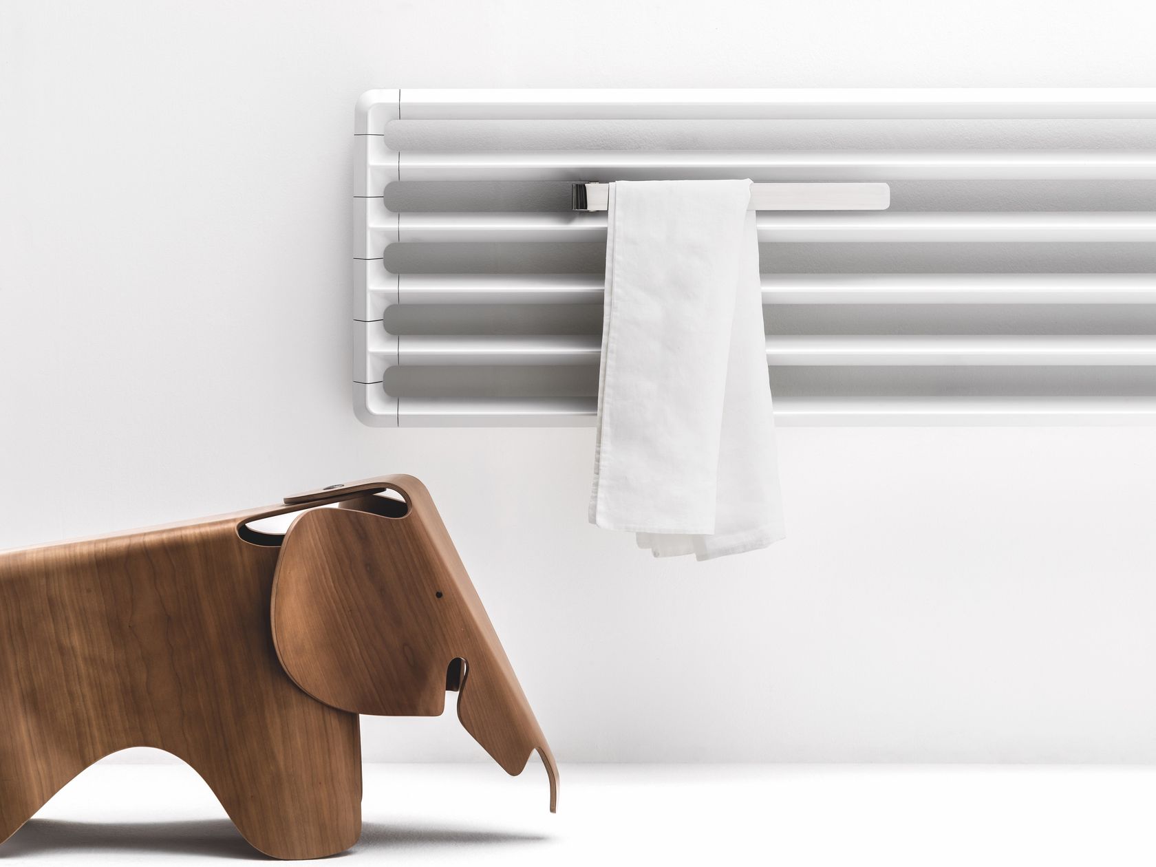 GHISA Horizontal aluminium decorative radiator By ANTRAX | design ...