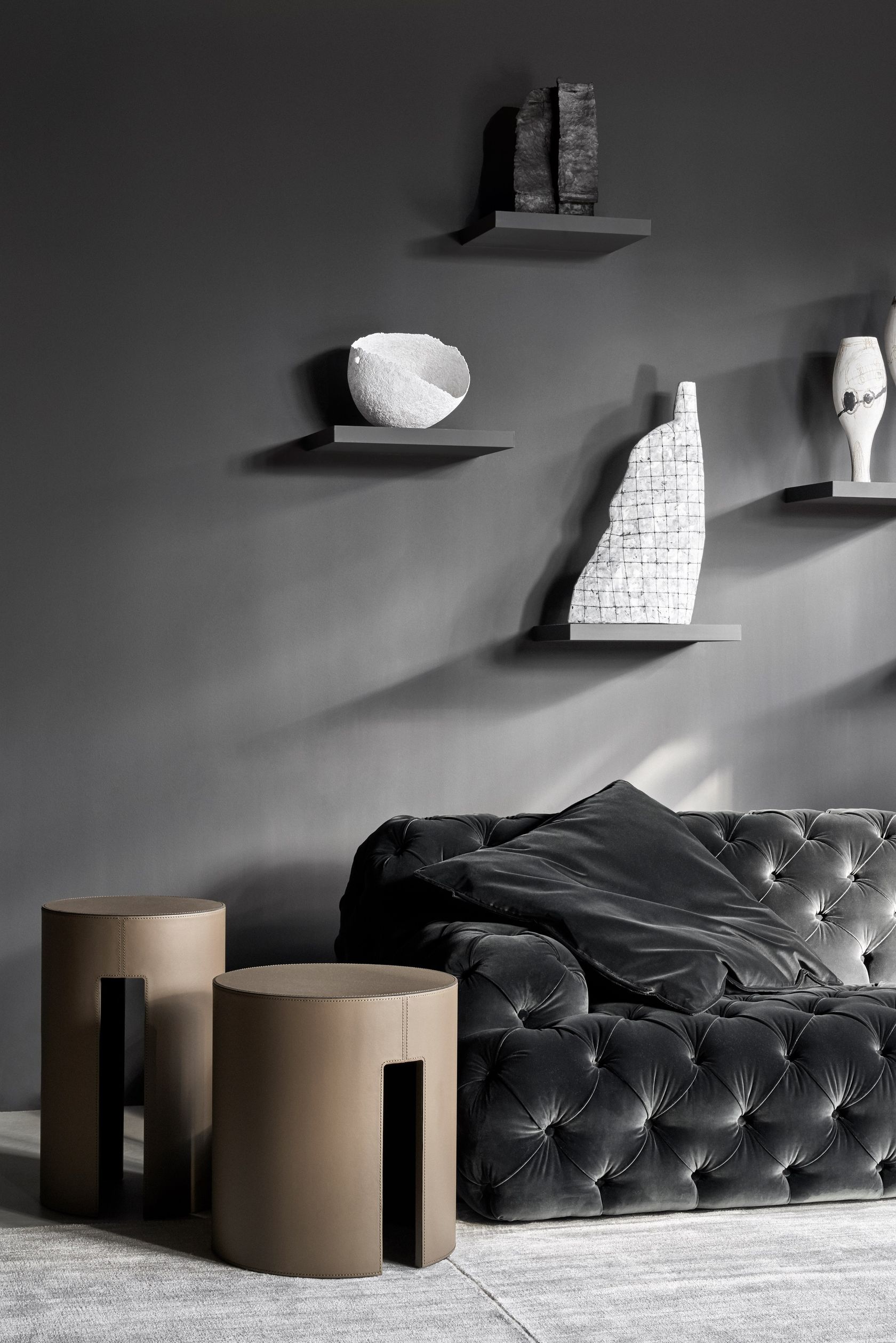 GONG Low round wooden coffee table By Meridiani