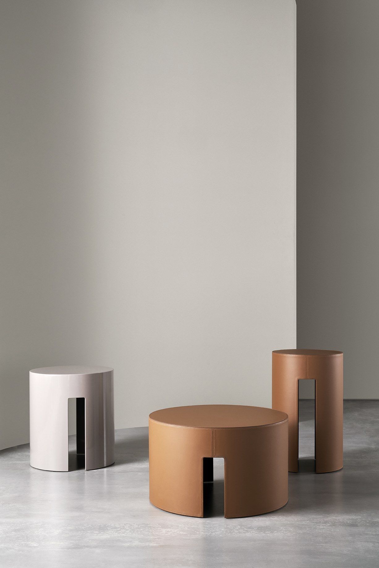 GONG Low round wooden coffee table By Meridiani