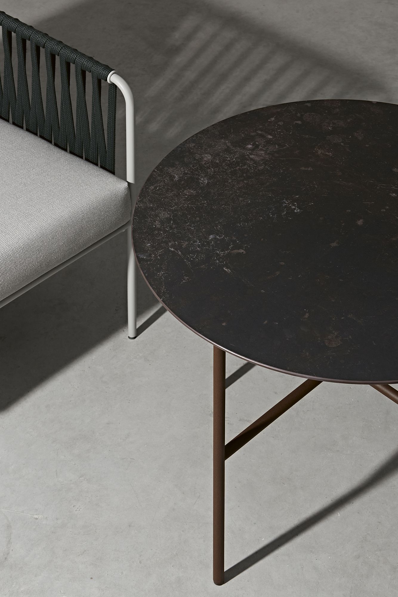 GRADA Round Dekton® garden side table By EXPORMIM | design Lievore ...
