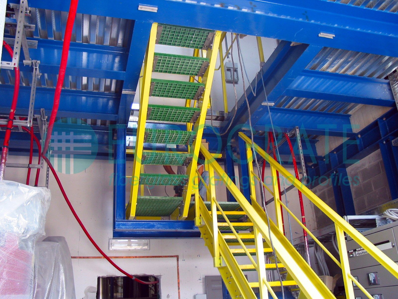 ESCALONES EUROTRED® DE PRFV Peldaño de PRFV para escaleras de incendio ...