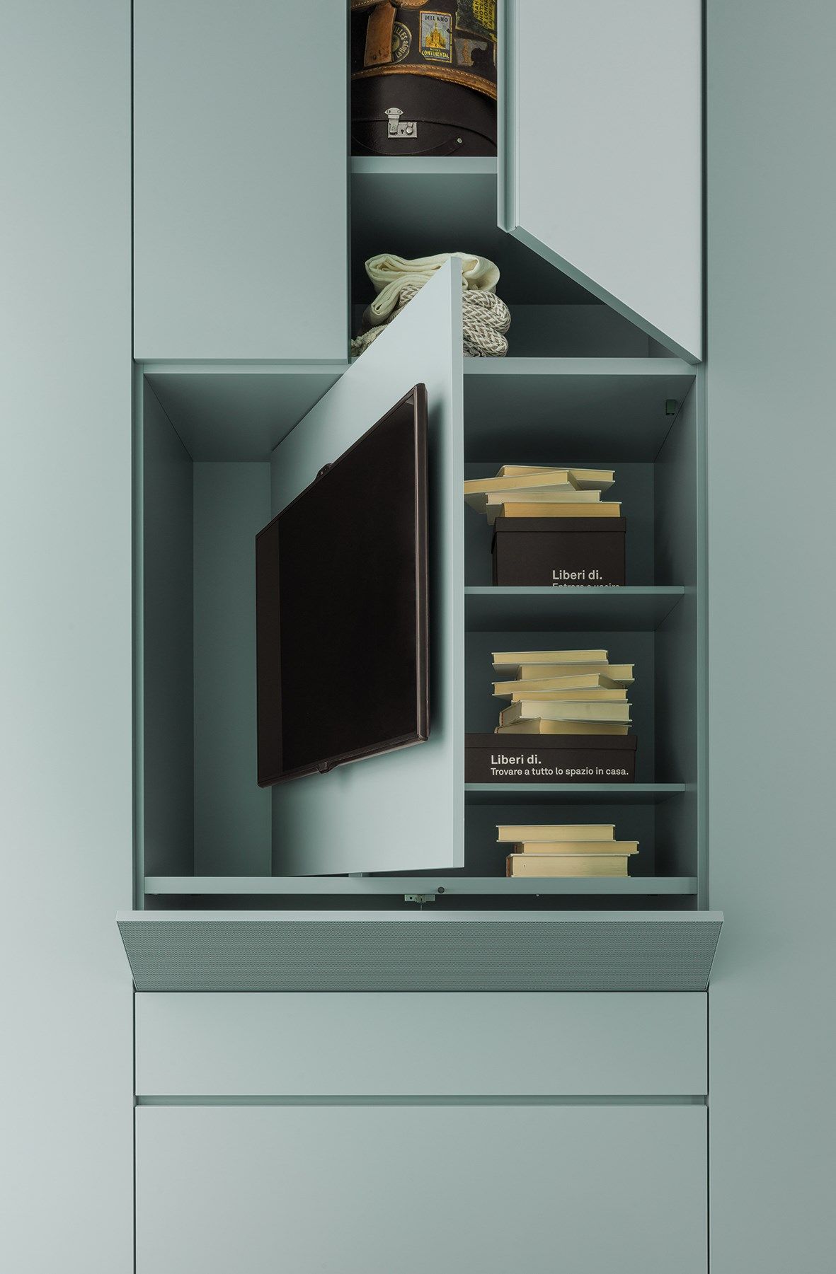 GRAFIK | Wardrobe with built-in TV By Caccaro design R&S Caccaro