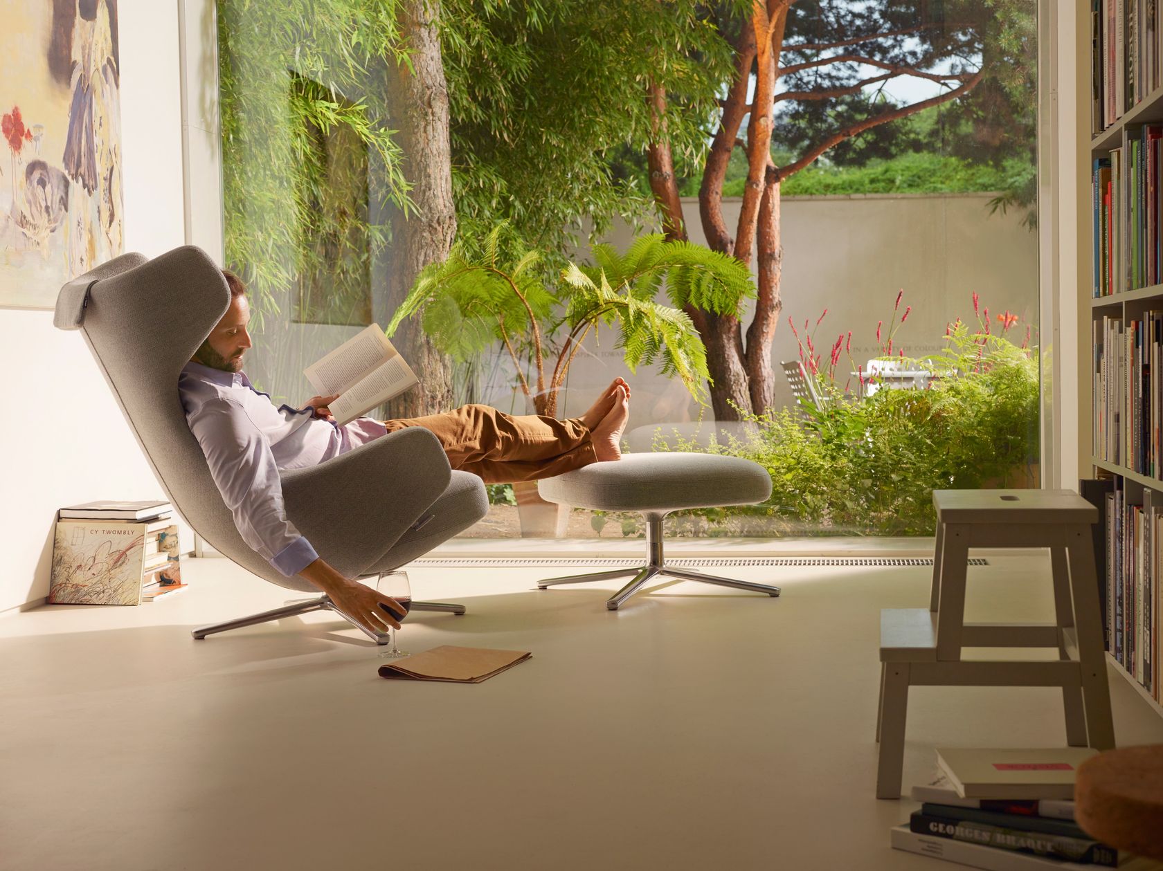 REPOS & GRAND REPOS Swivel recliner armchair with footstool By Vitra ...