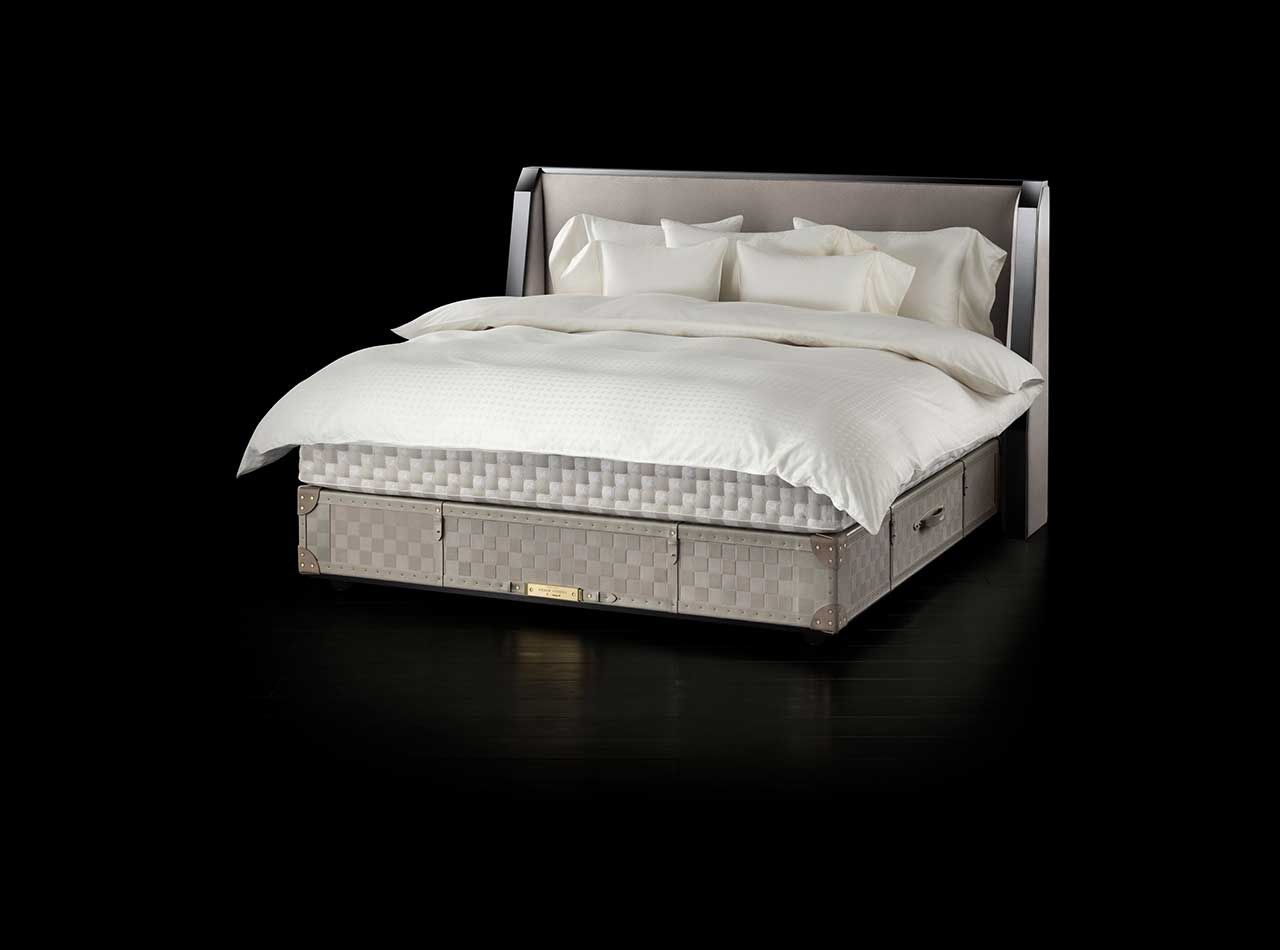 GRAND VIVIDUS Double bed By Hästens