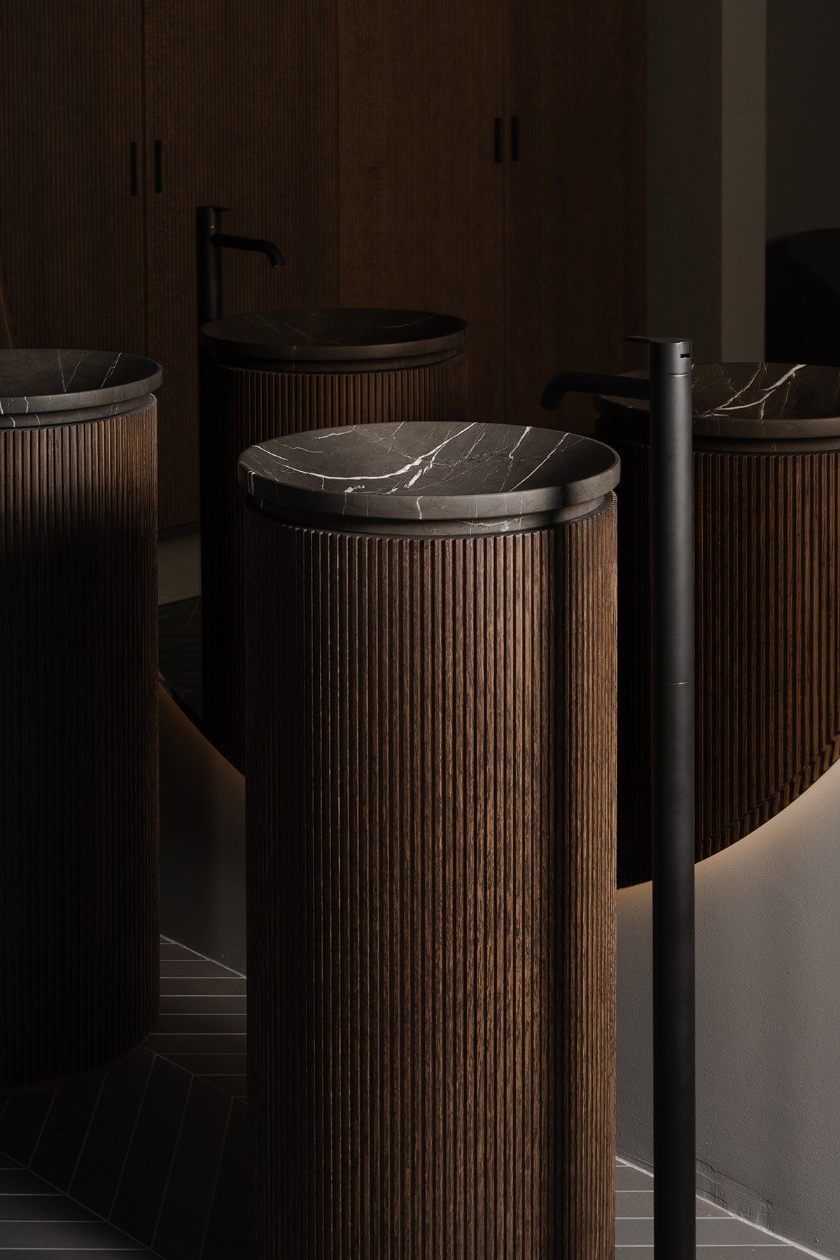 GRATE Freestanding round marble and wood washbasin By INBANI | design ...