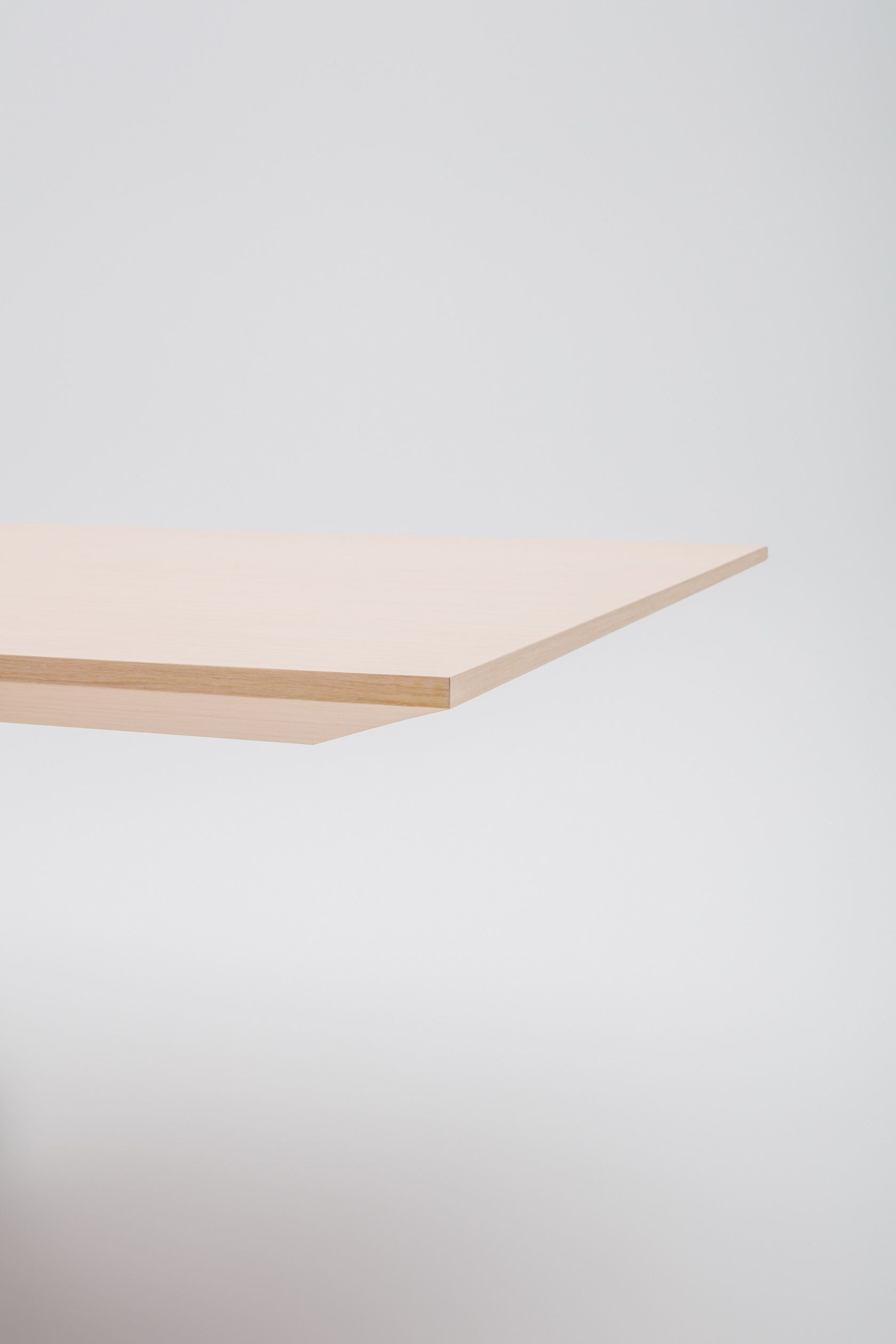 GRAVITY Rectangular office desk with electric motion By MDD | design ...