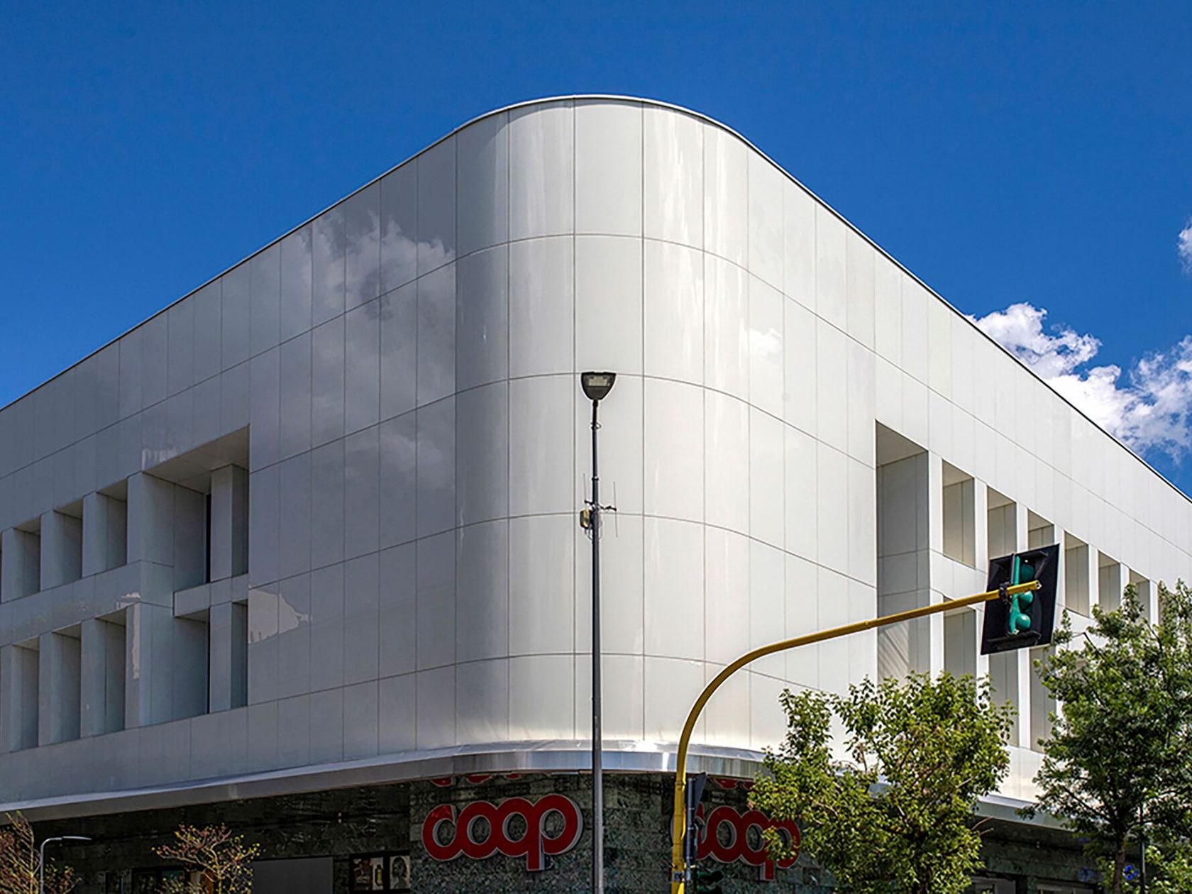 GAMMASTONE Curved panels for architectural element By GammaStone