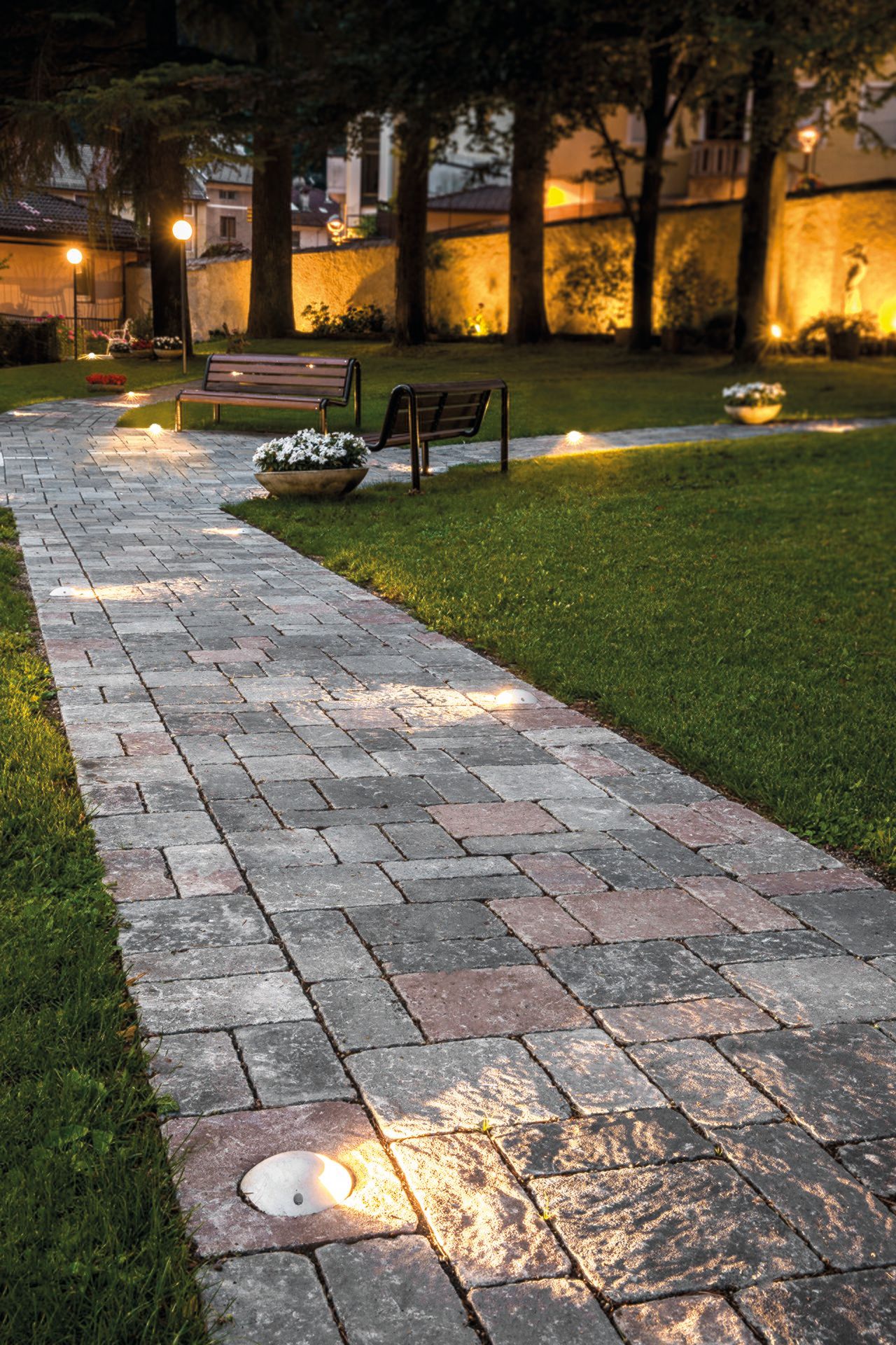 PASSUM SIDEWARDS Segnapasso a LED a pavimento By Goccia Illuminazione