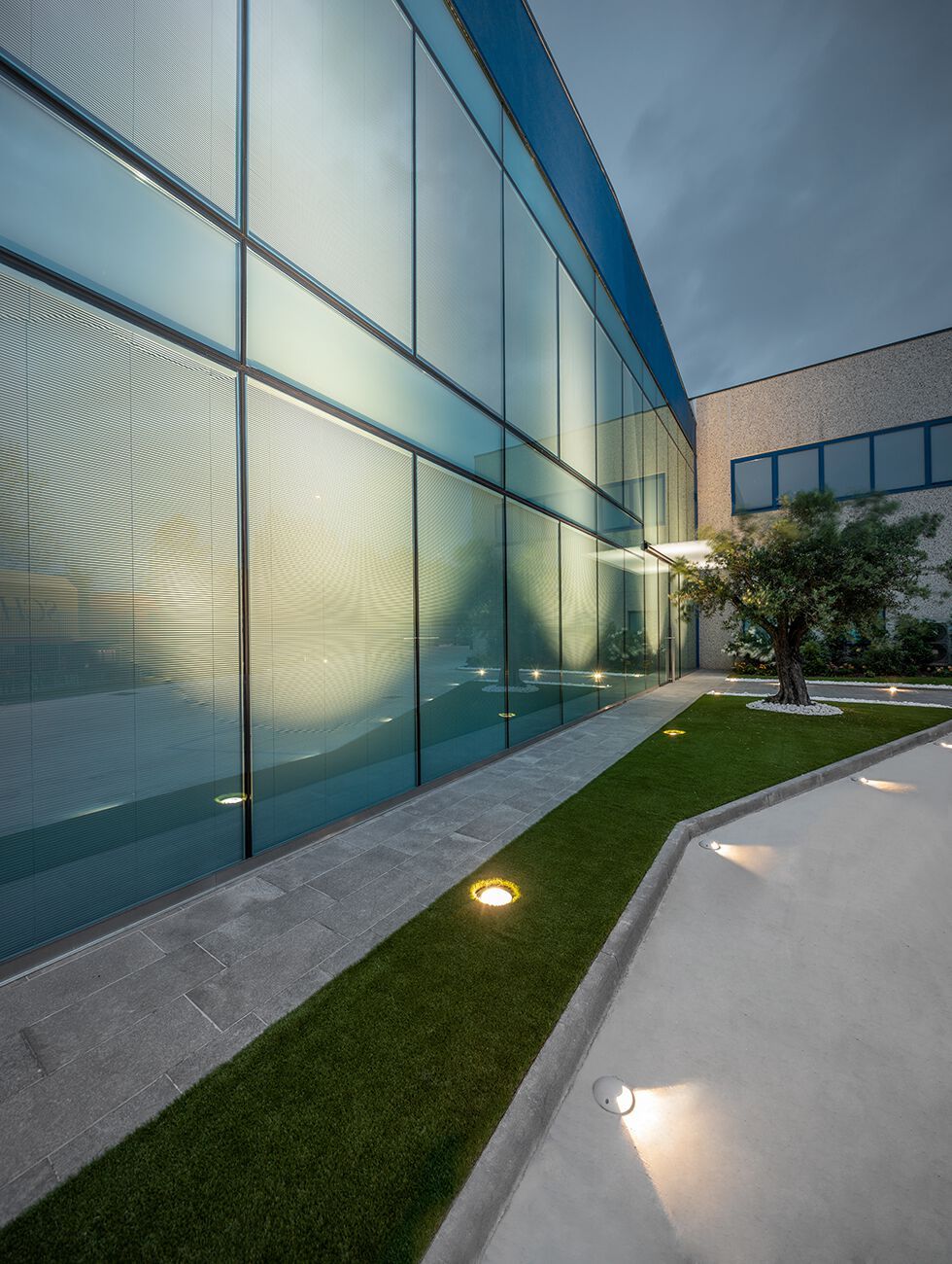 PASSUM SIDEWARDS Segnapasso a LED a pavimento By Goccia Illuminazione