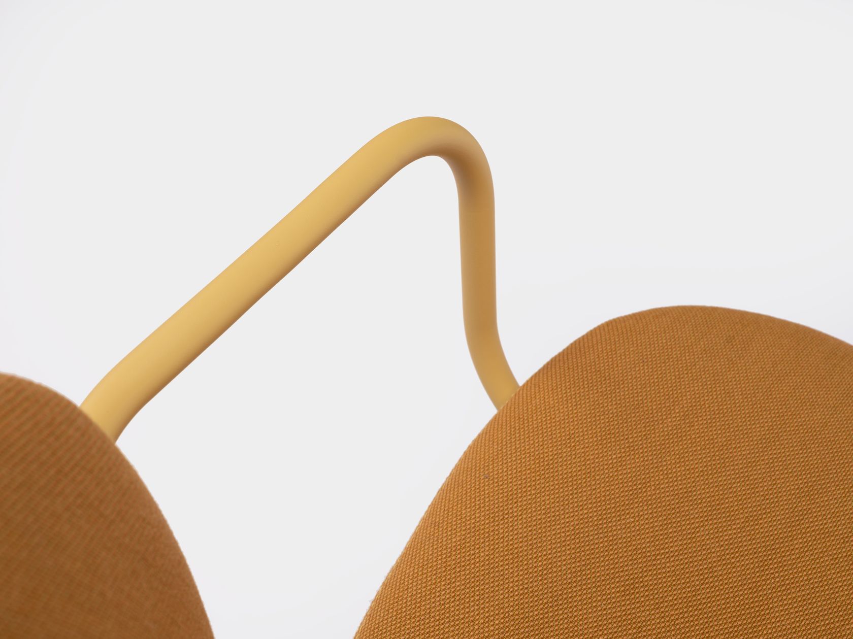 HARI XL | Chair with armrests Hari Collection By ONDARRETA design estudiHac