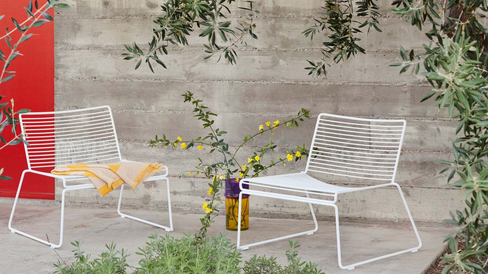 HEE Stackable powder coated steel easy chair By Hay | design Hee Welling