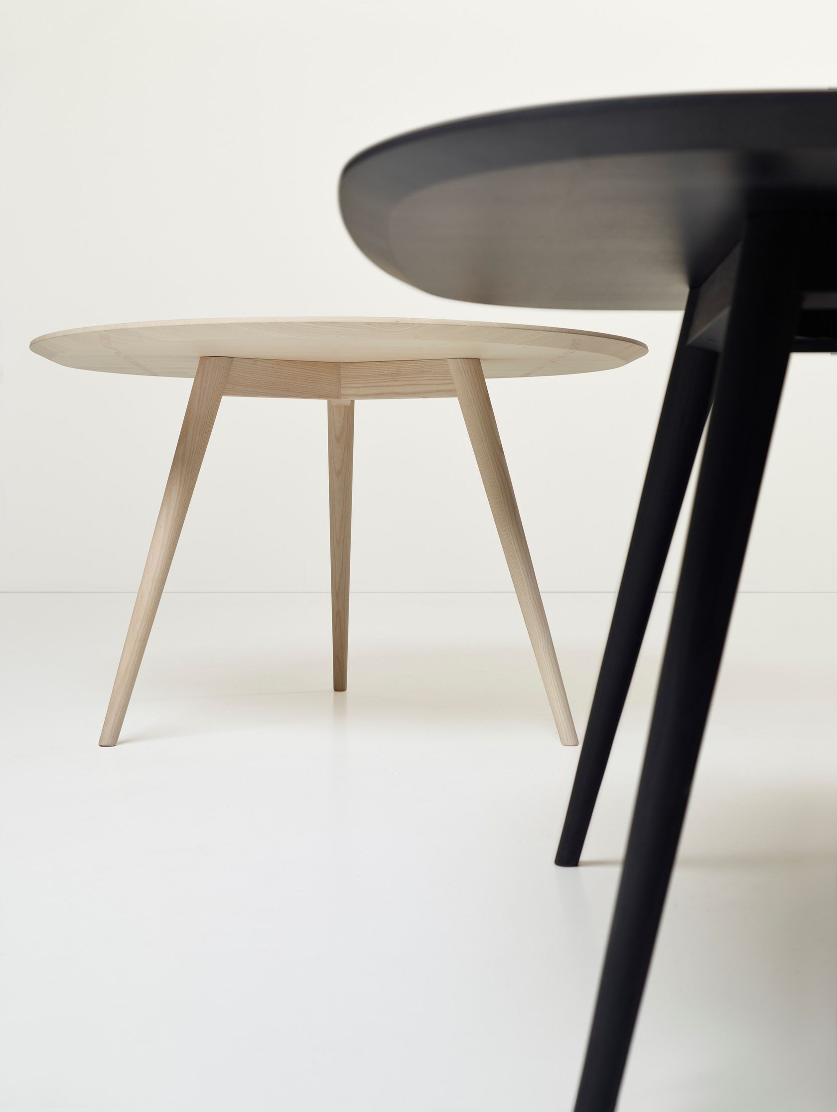 HER TABLE | Round table Round solid wood table By Verti | design Enrico ...