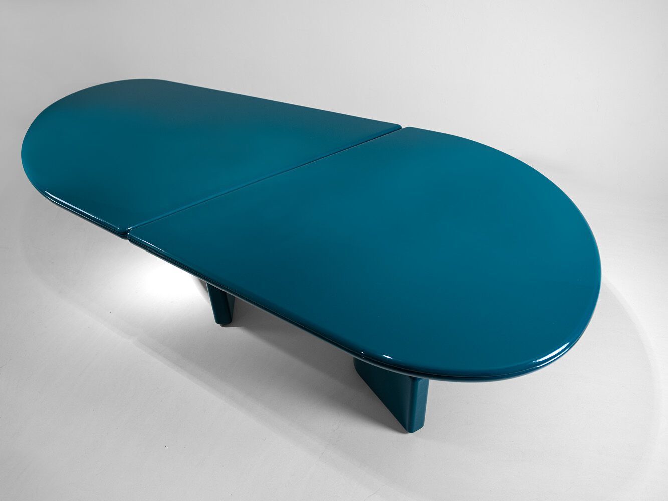OVOO Table By HESSENTIA