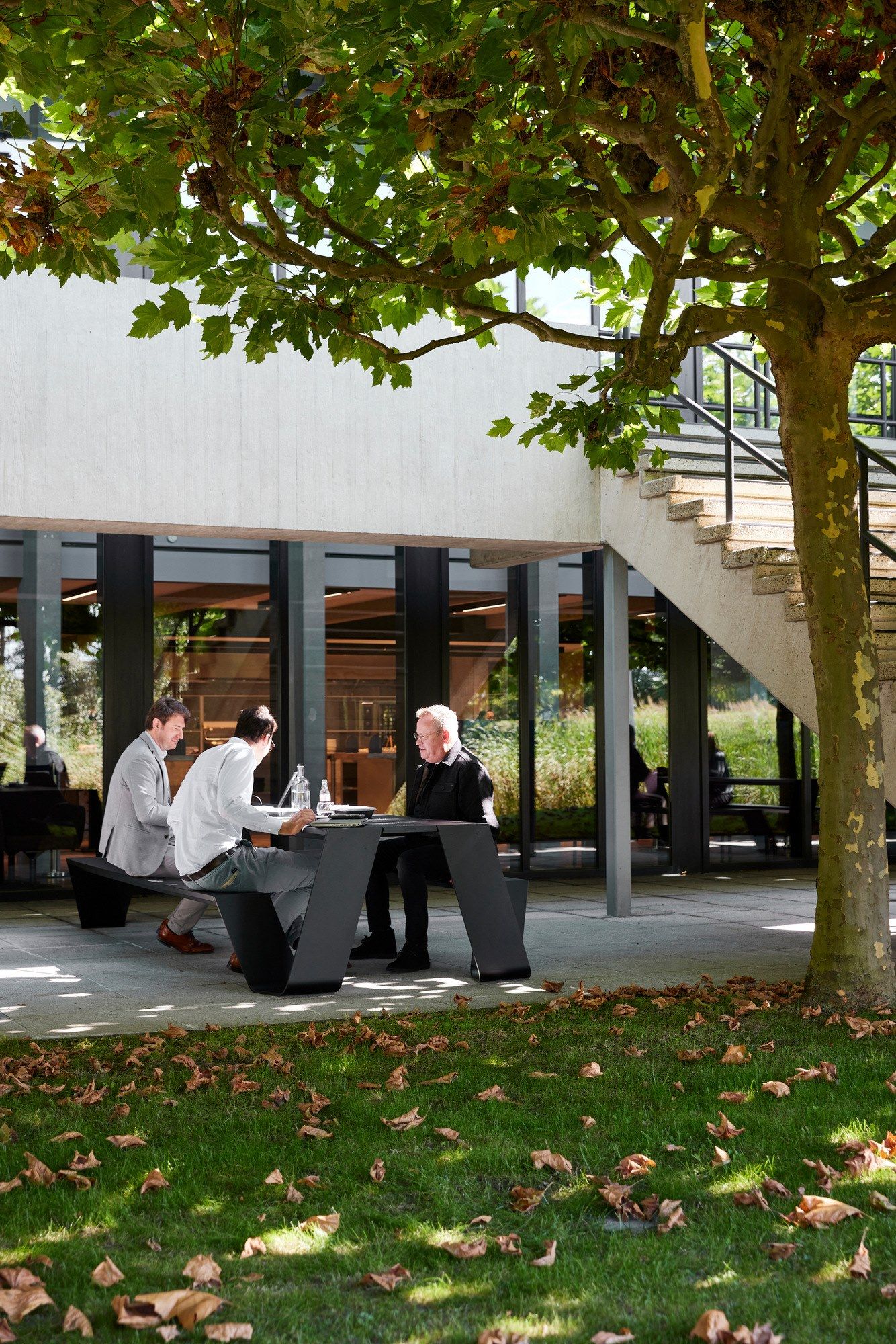 Powder coated aluminium picnic table with integrated seats HOPPER ...