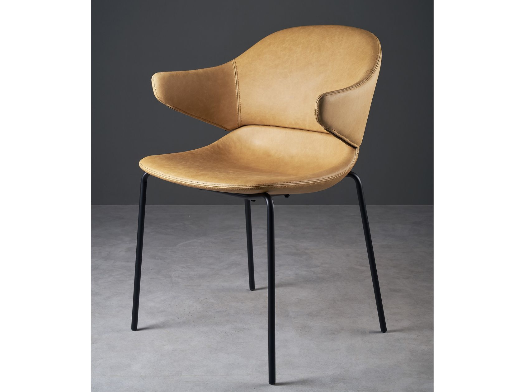 HUG Leather chair with armrests By grado design | design Peter Fei