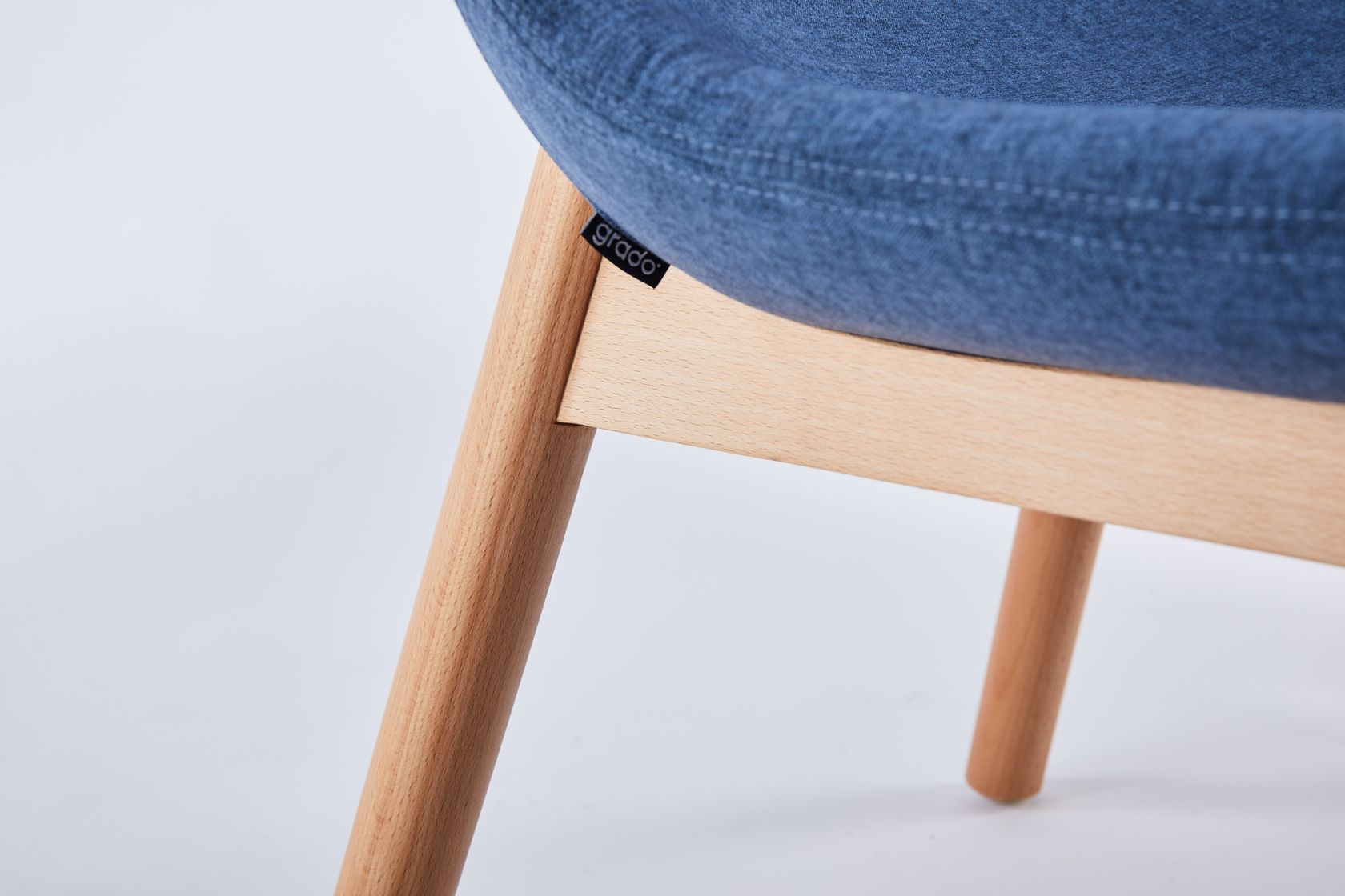 HUG Fabric easy chair with armrests By grado design | design Peter Fei